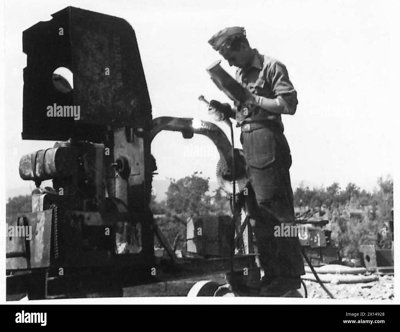 ITALY : EIGHTH ARMY : RAILWAY RECONSTRUCTION - L/Cpl. Sam Beamish of 19 ...