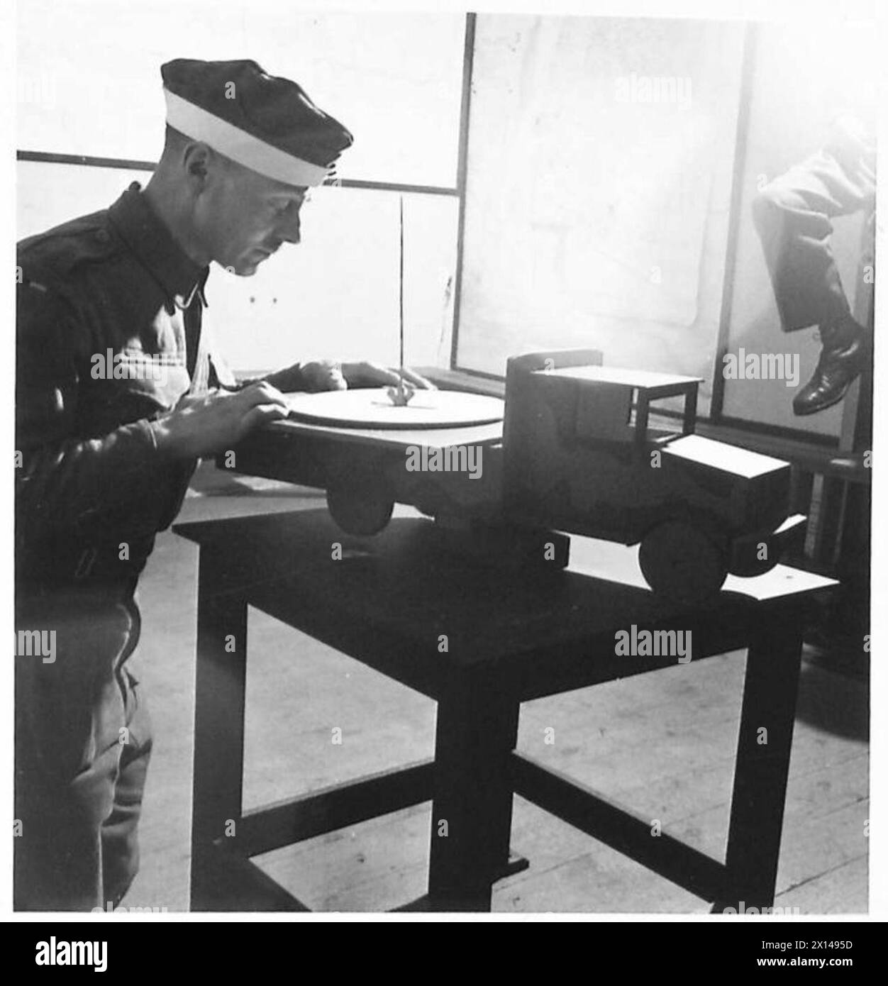 TRAINING RASC OFFICERS - Cadets in the Sun Compass Room British Army ...