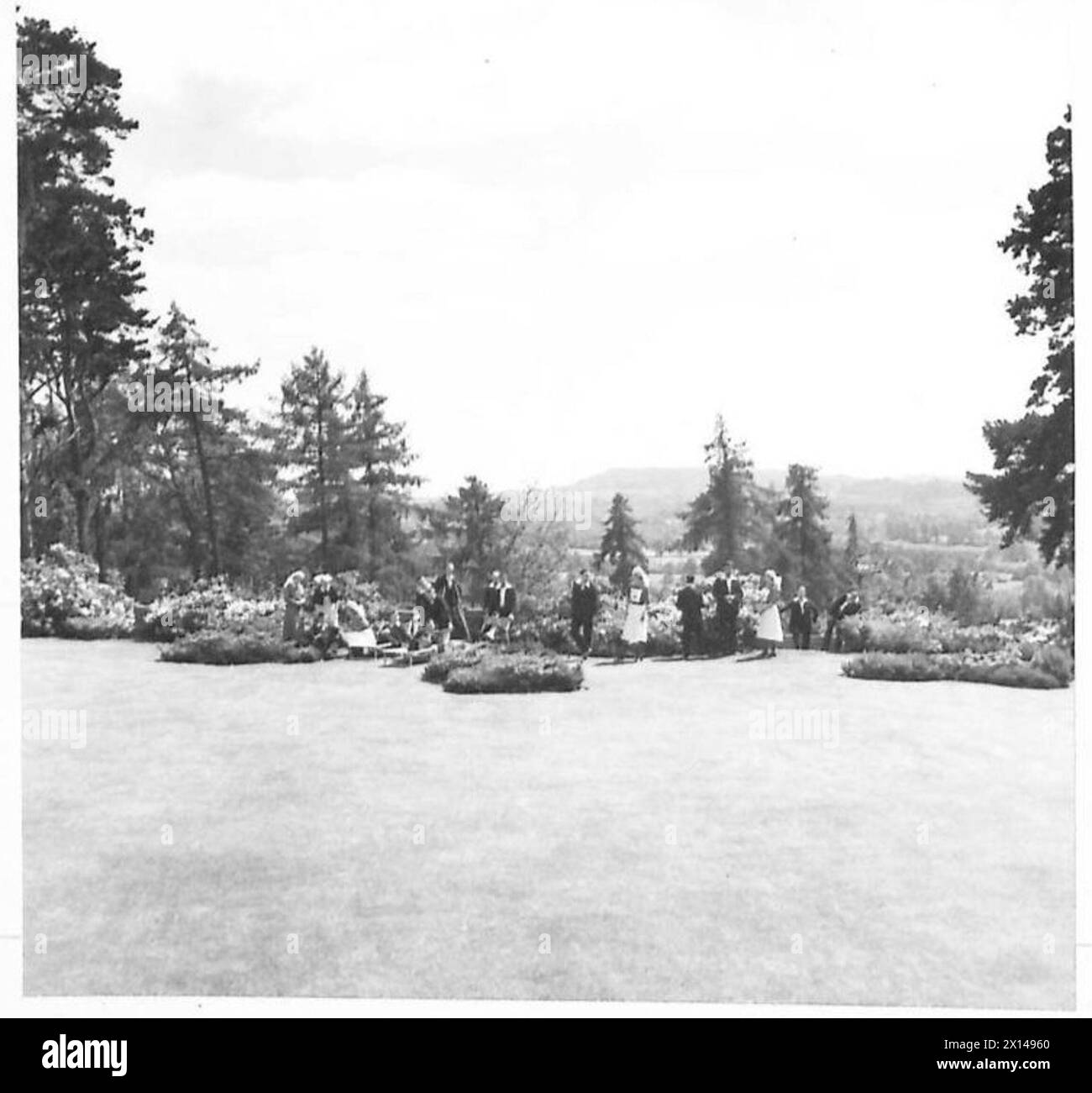 BEAUTIFUL COUNTRY HOUSES AS CONVALESCENT HOMES - Some of the patients ...