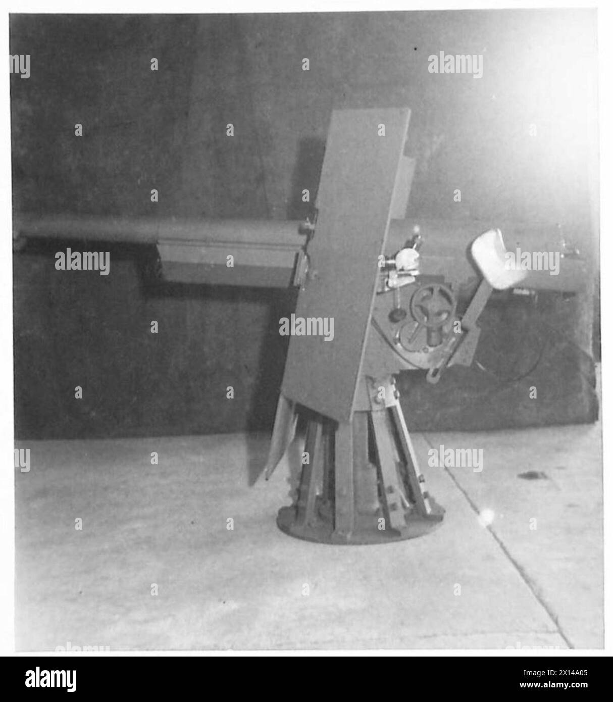 British 75mm gun hi-res stock photography and images - Alamy