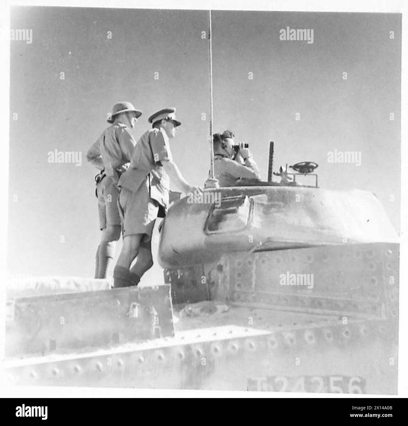H.R.H. THE DUKE OF GLOUCESTER VISITS THE WESTERN DESERT - While with ...