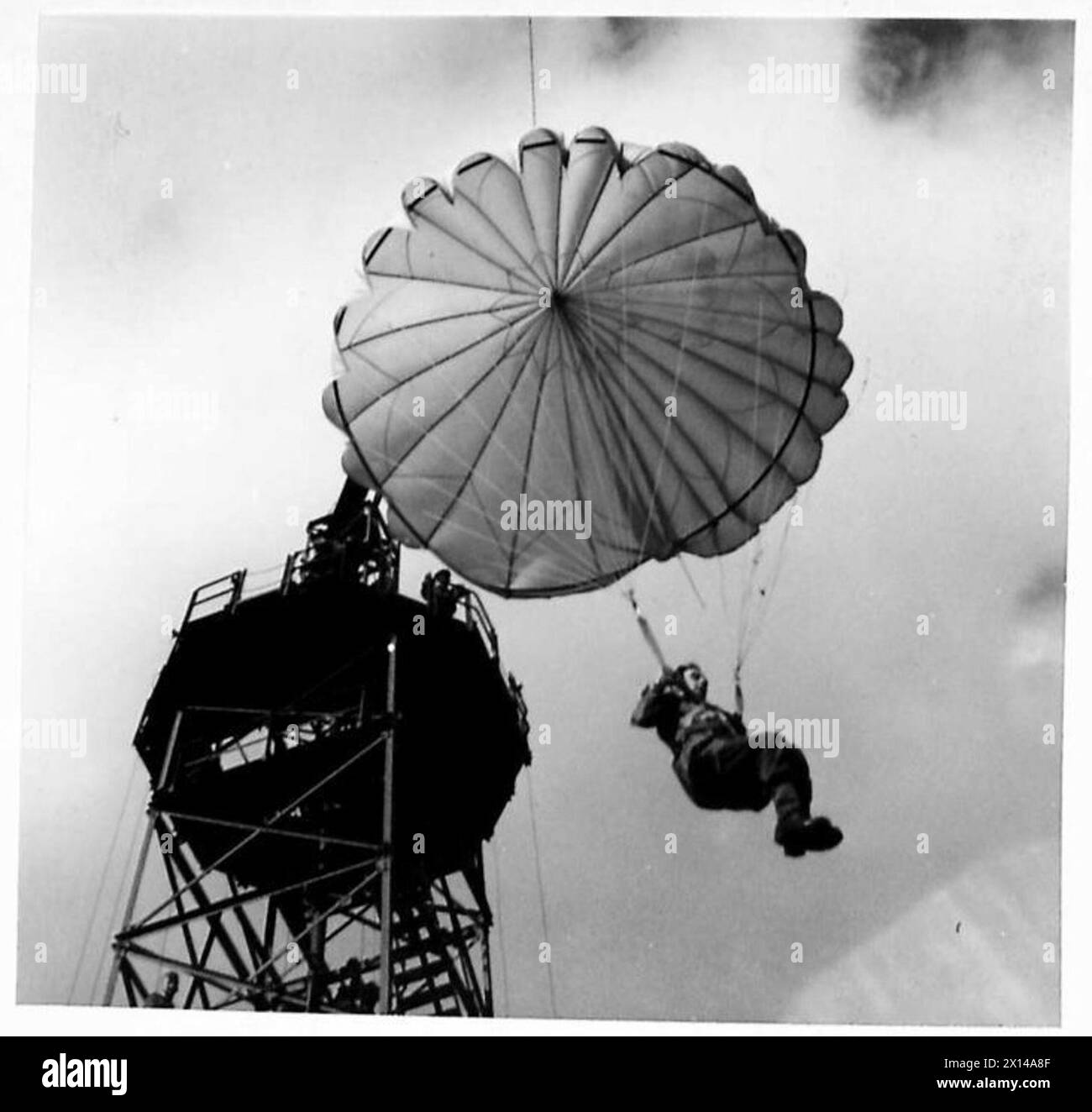 PARACHUTE TRAINING DEPOT & SCHOOL AIRBORNE FORCES - One of the men ...