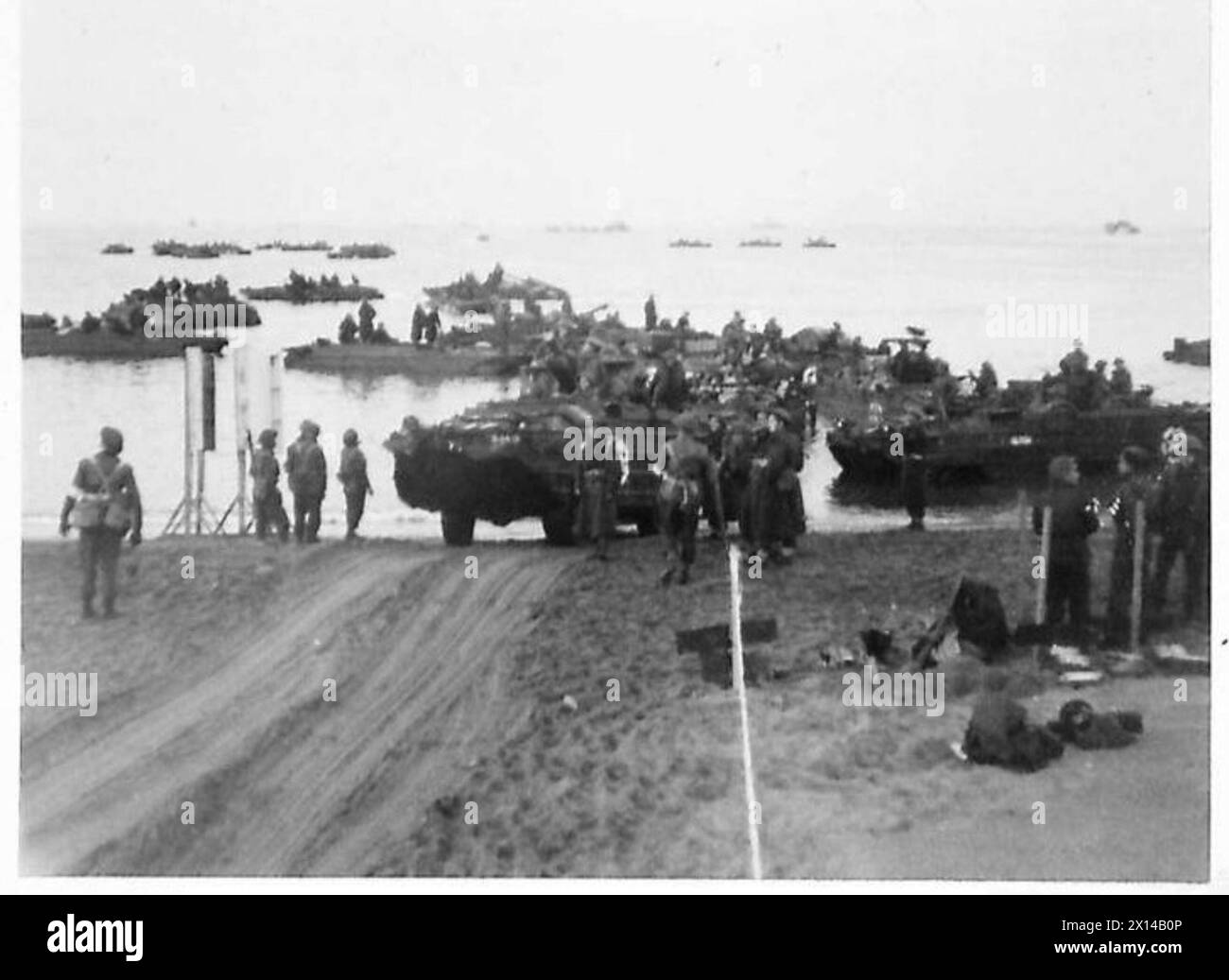 ITALYNEW ALLIED LANDING SOUTH OF ROME - Loaded with infantry "Ducks ...