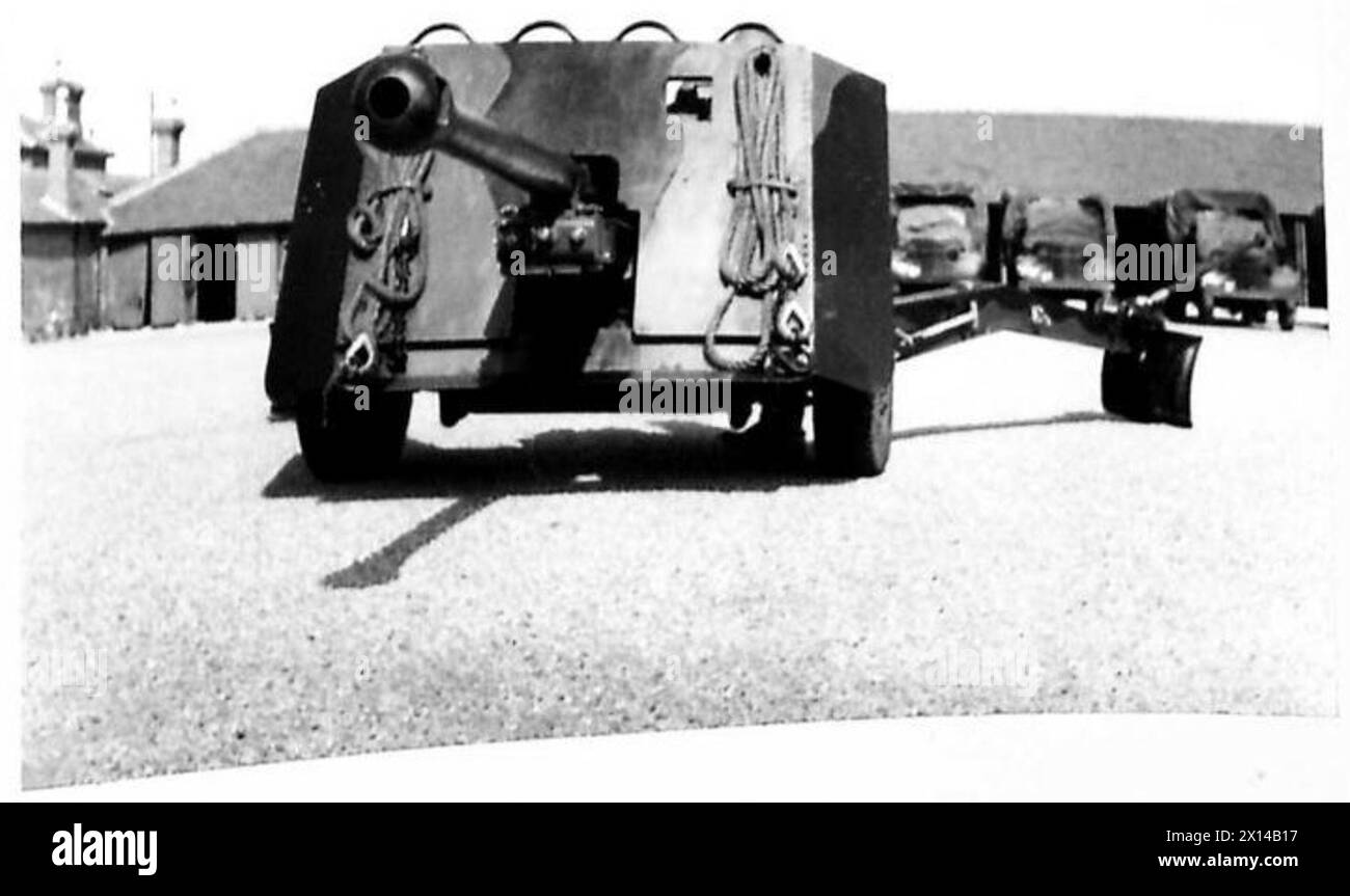 LARGE SCALE EXERCISE - A 17-pdr. anti-tank gun and crew British Army ...