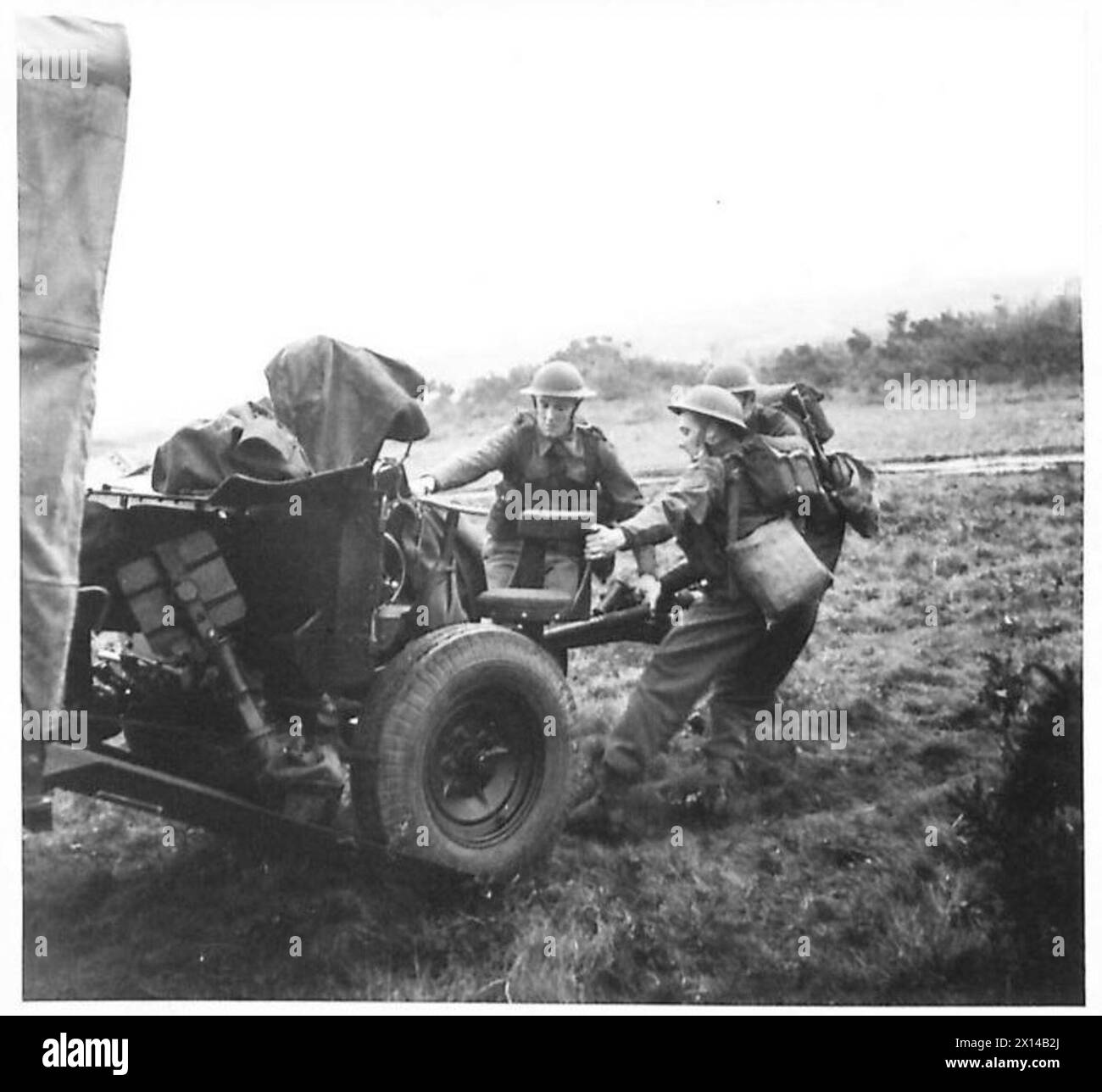 COMMANDER-IN-CHIEF HOME FORCES VISITS SOUTHERN COMMAND - The C-in-C and ...