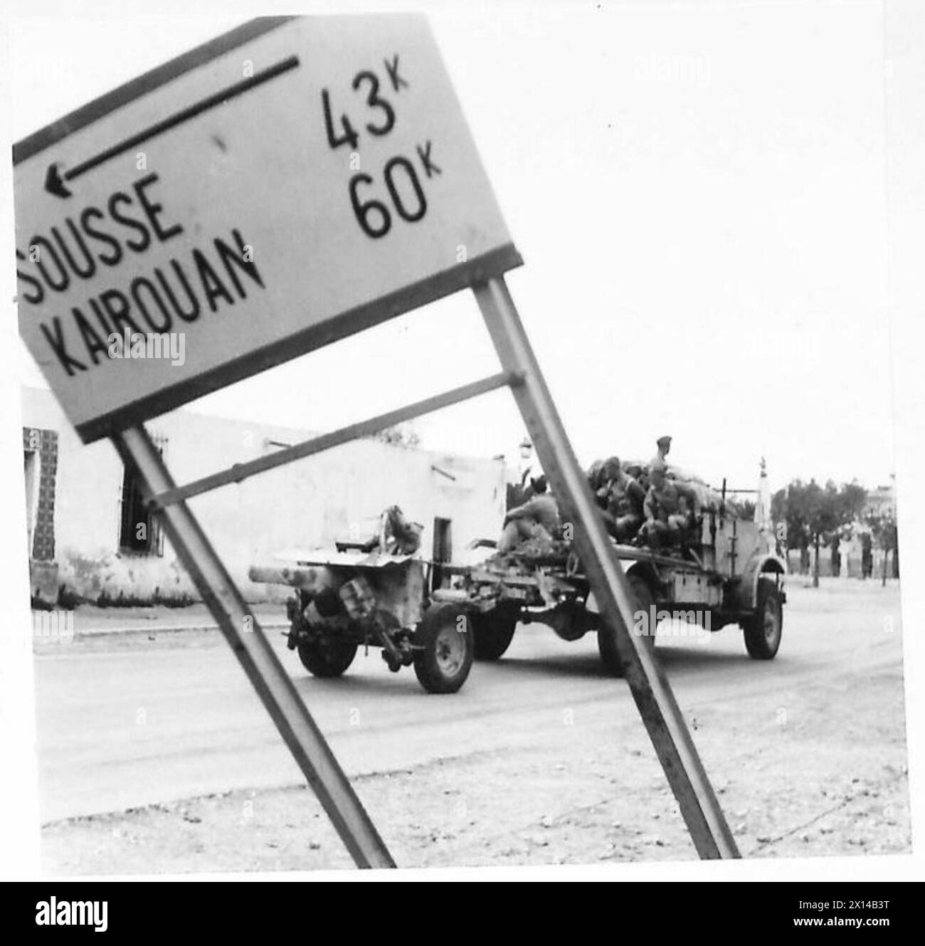 Allied troops occupy Enfidaville, advancing with anti-tank guns ...