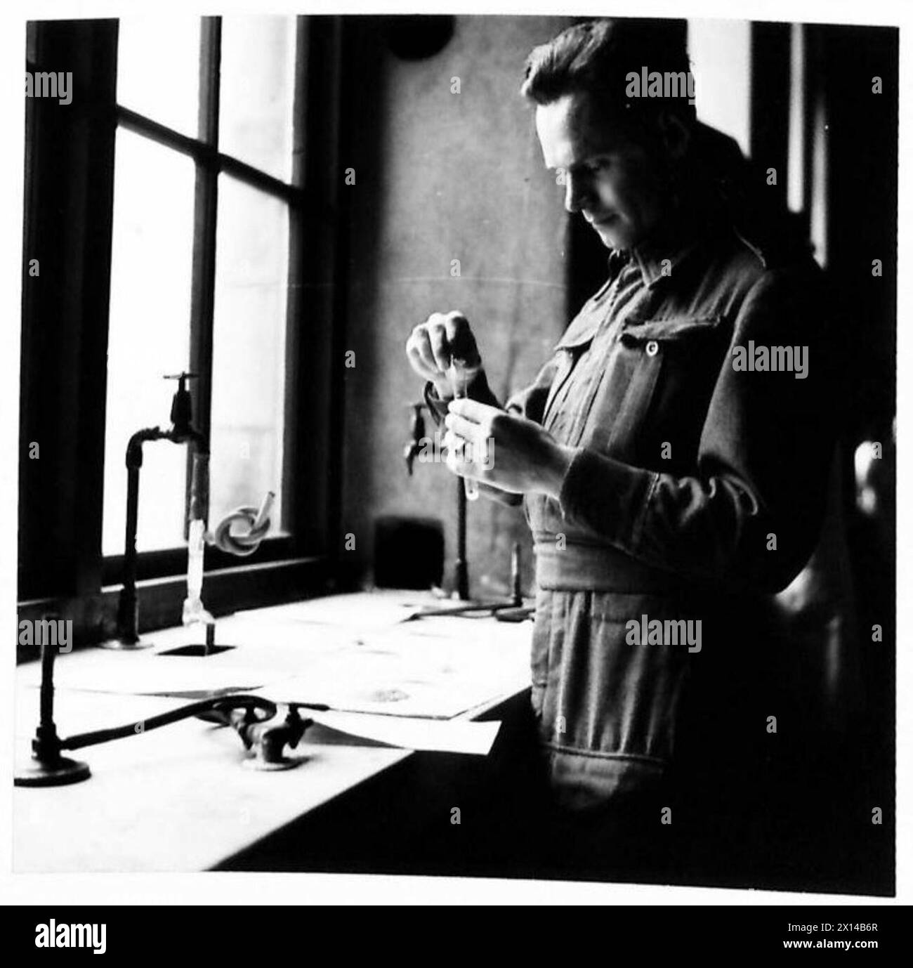 Student in university laboratory Cut Out Stock Images & Pictures - Alamy