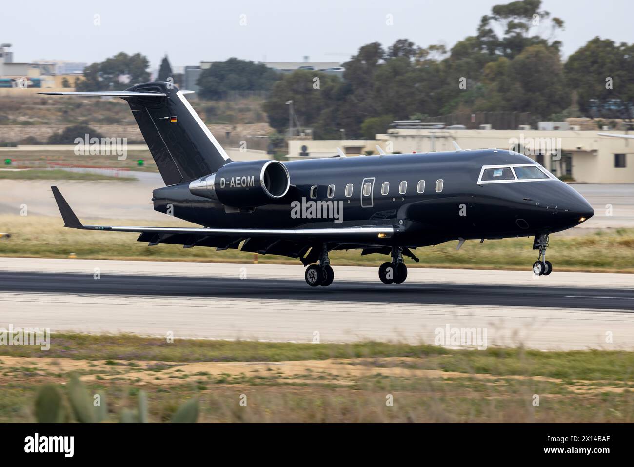 MHS Aviation Bombardier Challenger 604 (CL-600-2B16) (REG: D-AEOM ...