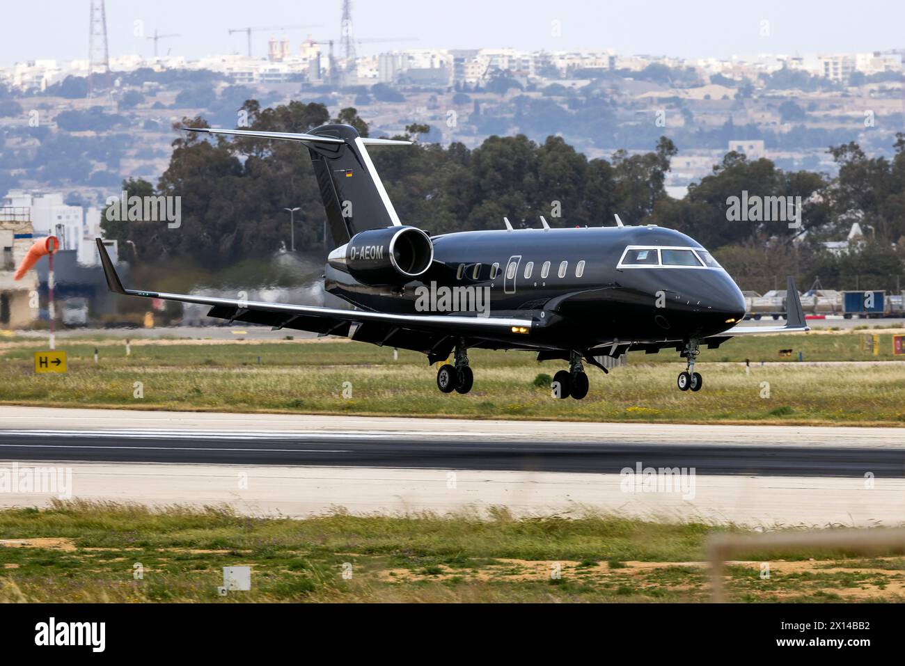 MHS Aviation Bombardier Challenger 604 (CL-600-2B16) (REG: D-AEOM ...