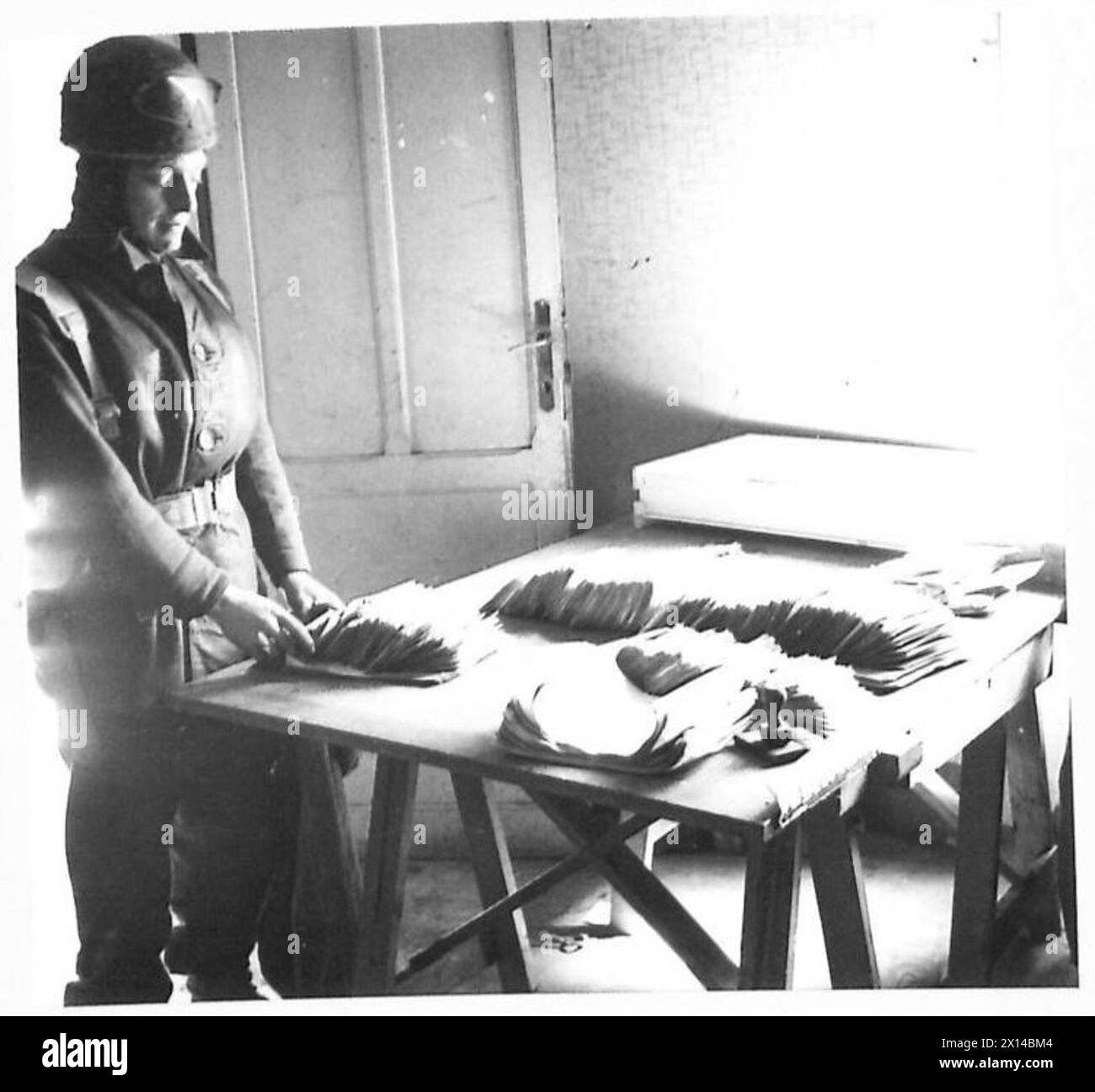 FIFTH ARMY : THE ARMY POST OFFICE IN THE ANZIO BRIDGEHEAD - Pte. A ...