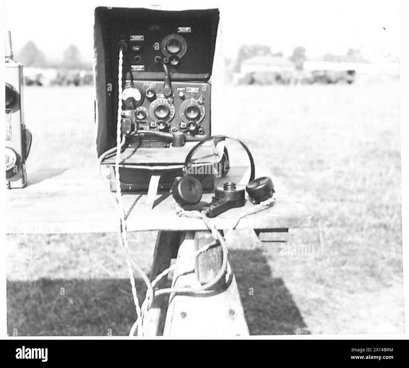 AIRBORNE DIVISION EQUIPMENT - Wireless set No. 18 , British Army Stock ...