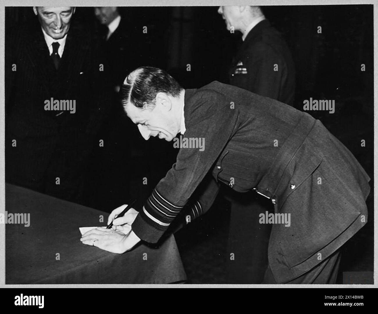 Cheque 000 hi-res stock photography and images - Alamy