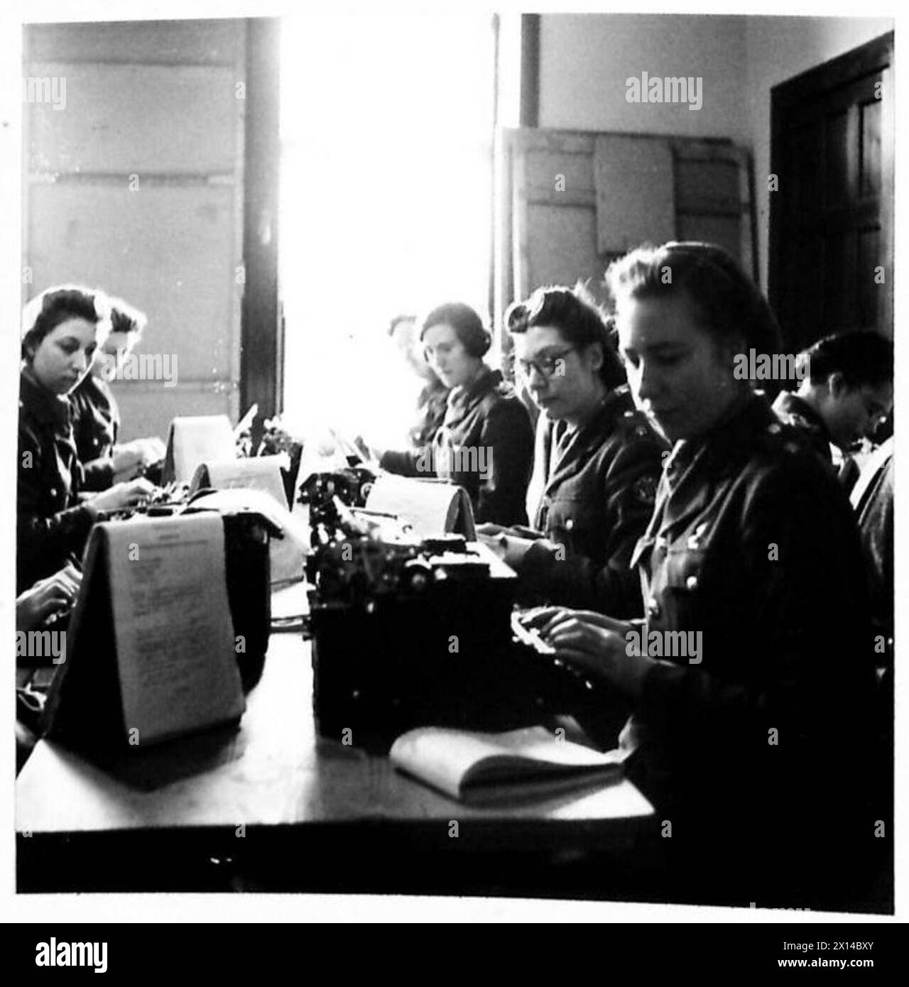 ATS CLERICAL SCHOOL - Training auxiliaries in typing in a class room ...
