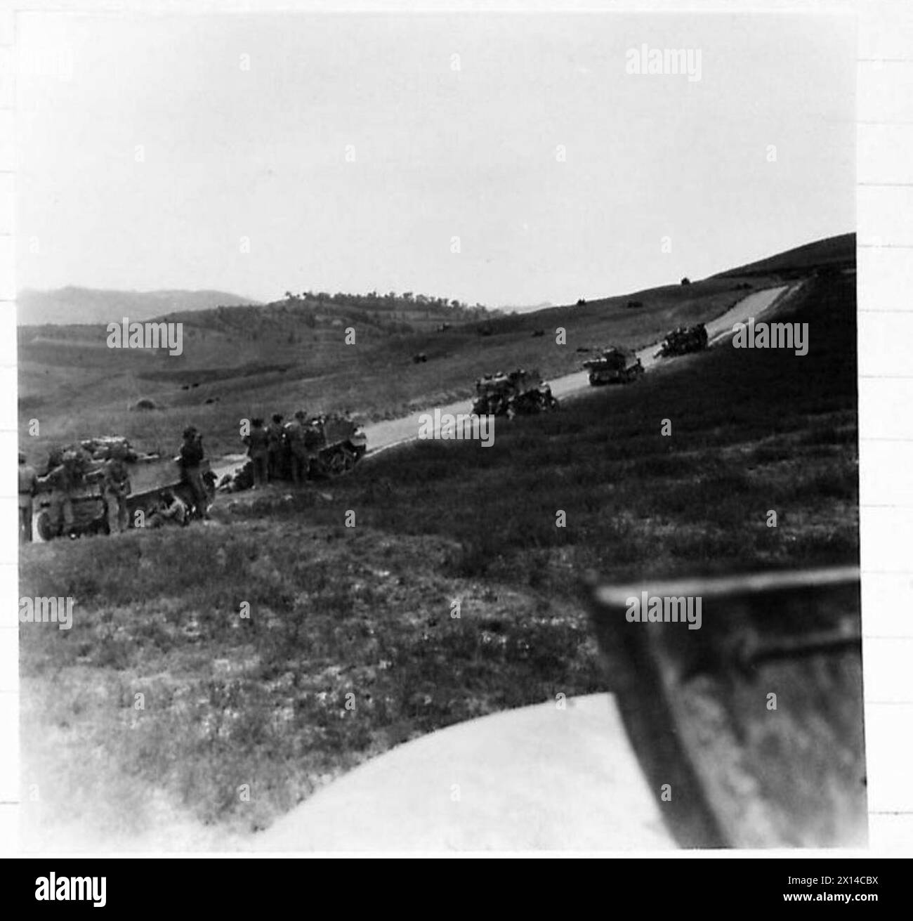 EIGHTH ARMY : IN SIGHT OF THE GOTHIC LINE - Bren carriers of the 16 ...