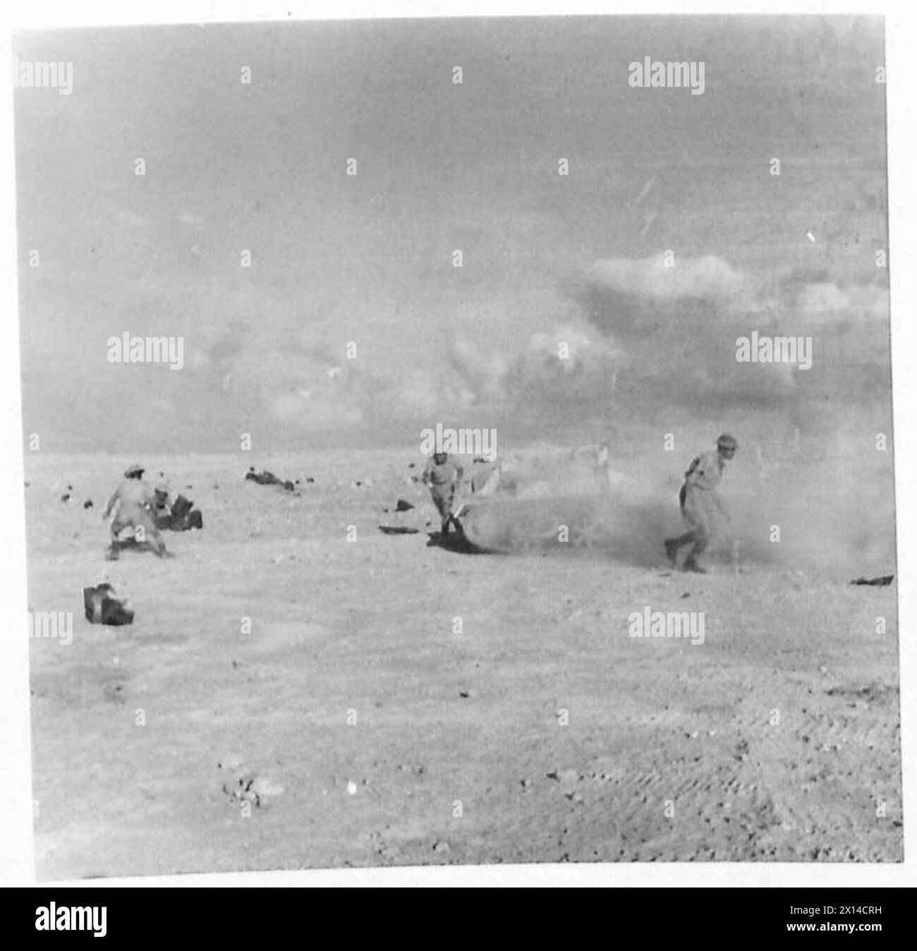 Tank warfare desert Cut Out Stock Images & Pictures - Alamy