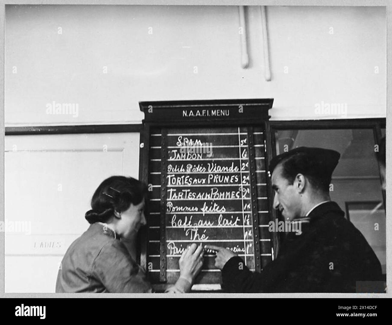 AT A FRENCH AIR FORCE INITIAL TRAINING UNIT - 13836 Picture (issued ...