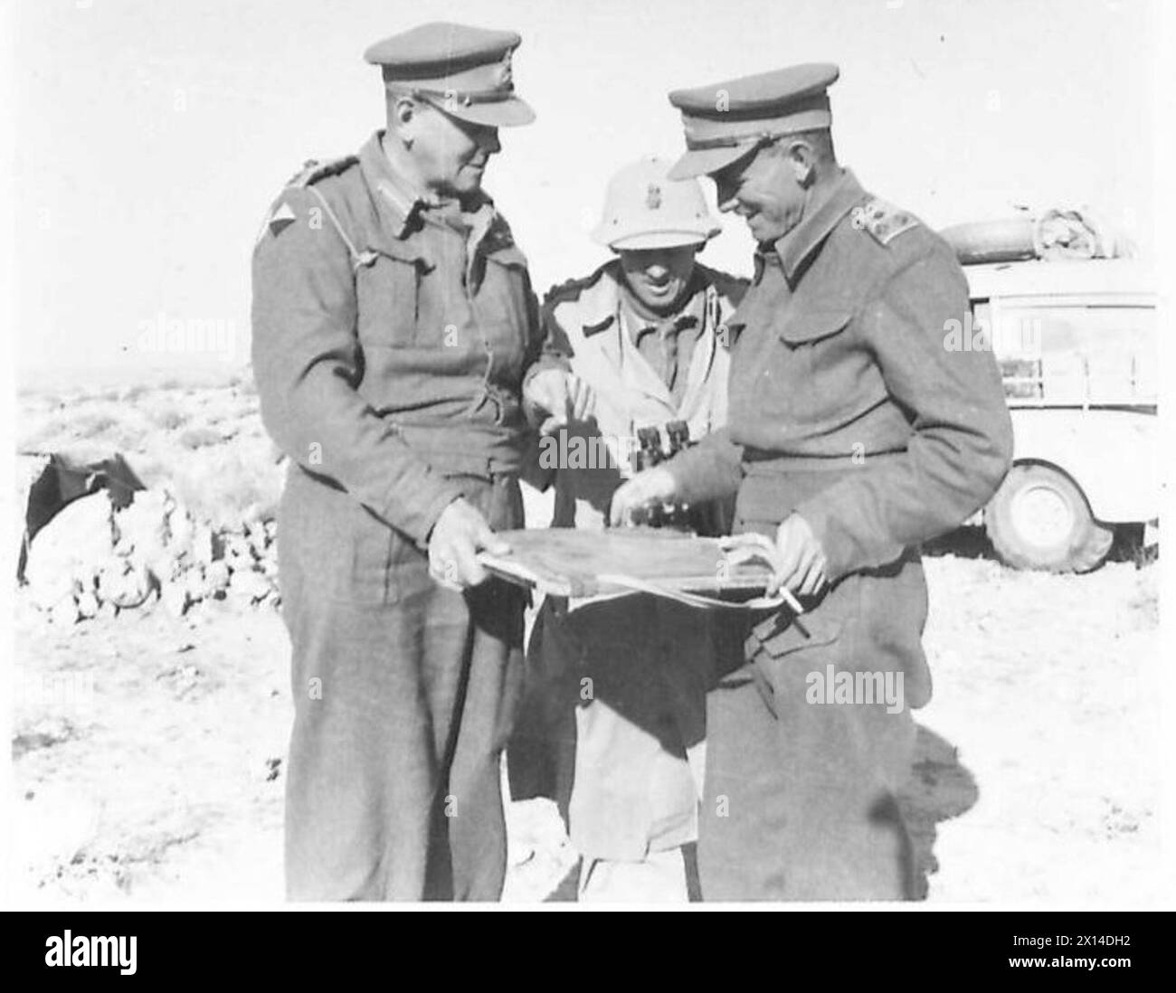 African looking a map Black and White Stock Photos & Images - Alamy