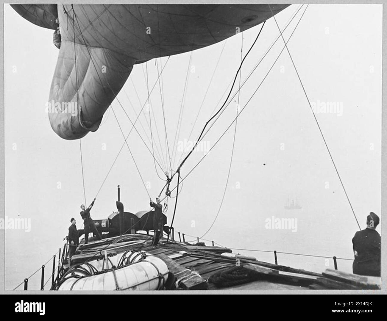 BARRAGE BALLOON TAKES TO THE WATER : - 8662. Untoggling the balloon for ...