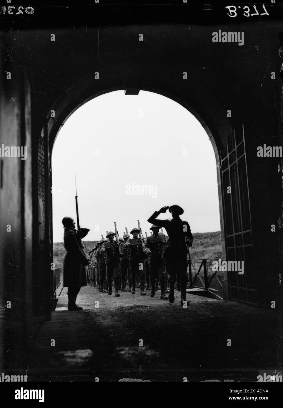 Sentry presents arms hi-res stock photography and images - Alamy