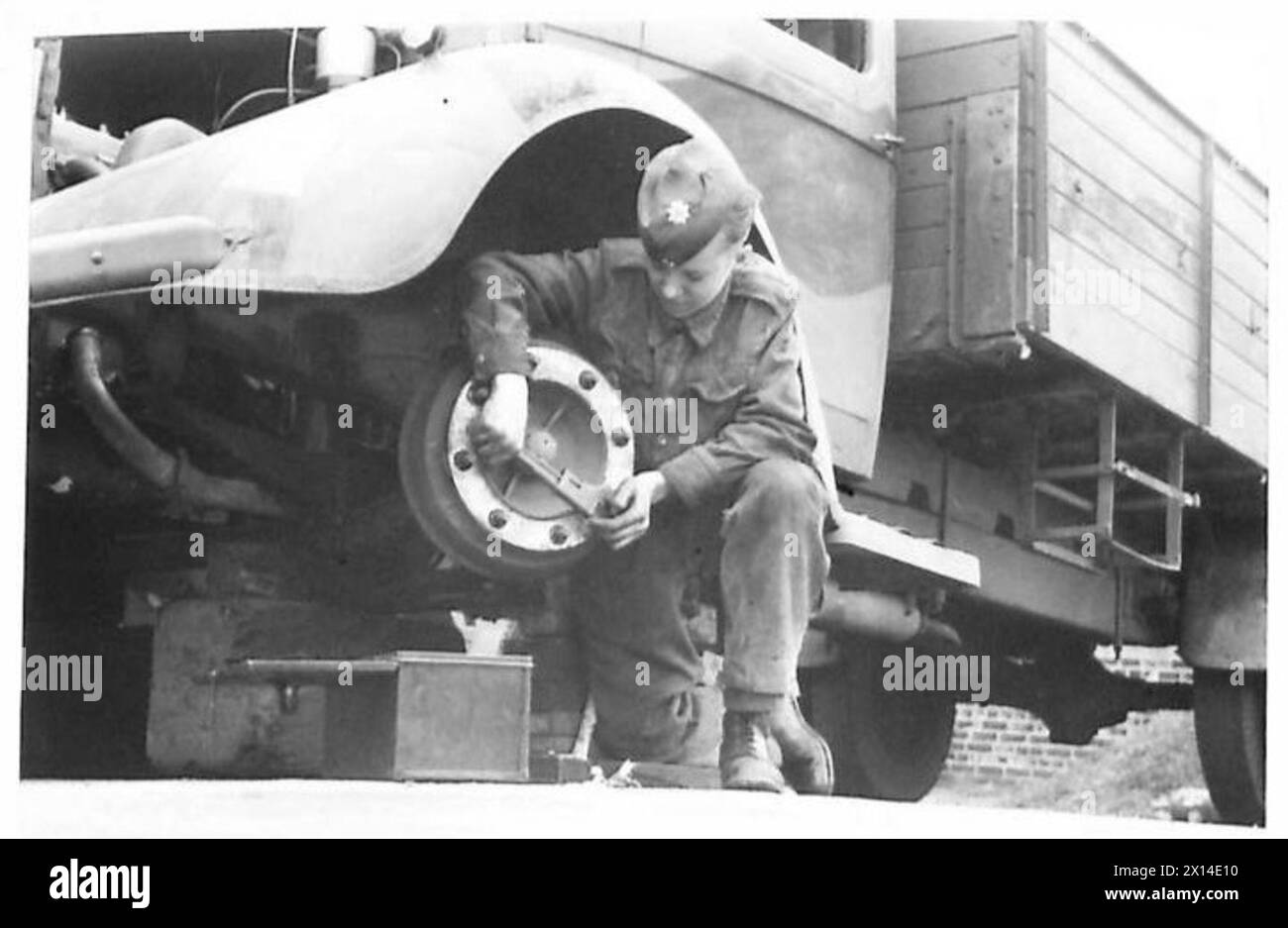 SKILLED MECHANICS AT WORK IN THE ARMY - Fitters at work on the front ...