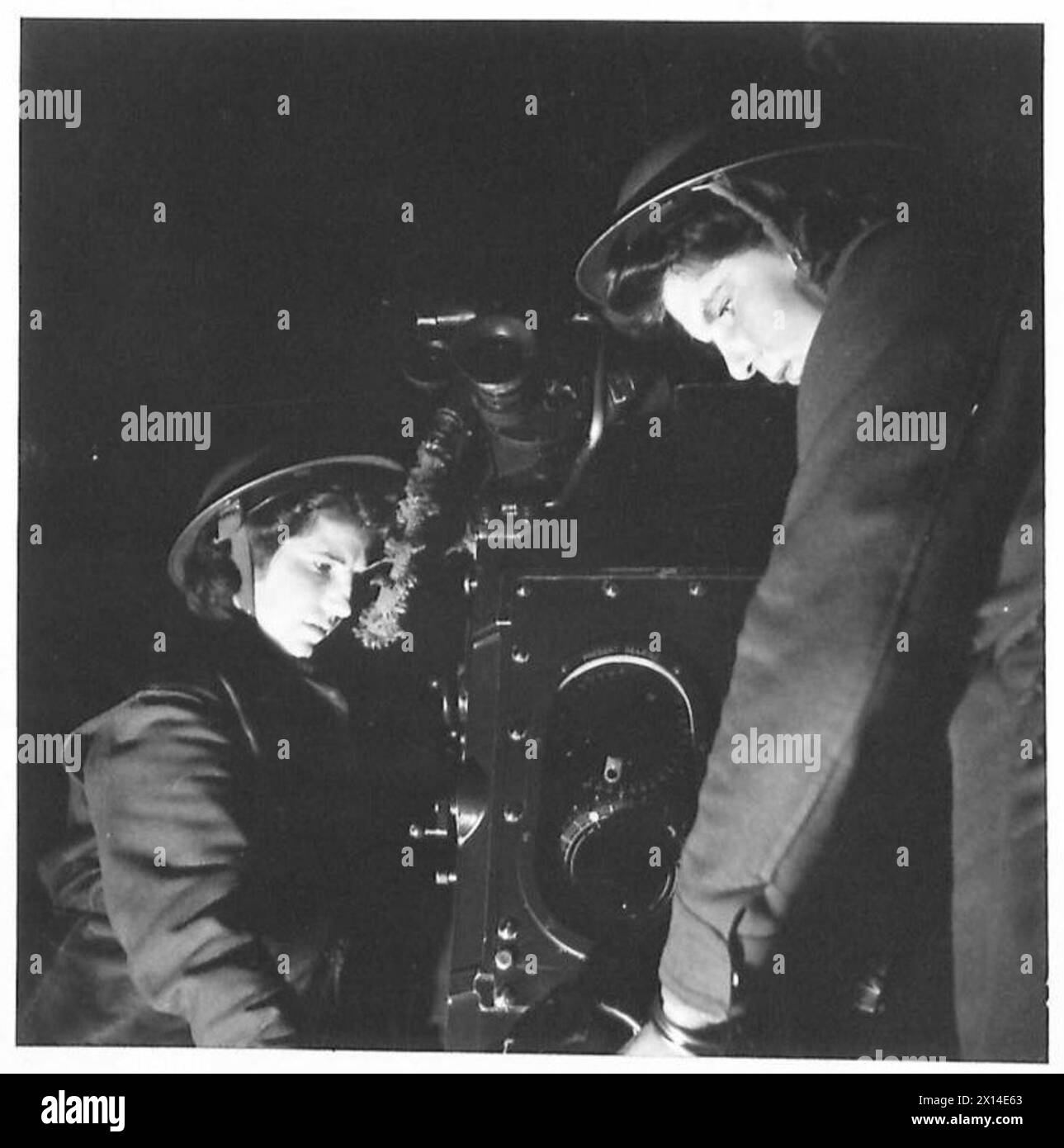 THE ACK-ACK GIRLS - The predictor detachment at action station inform ...