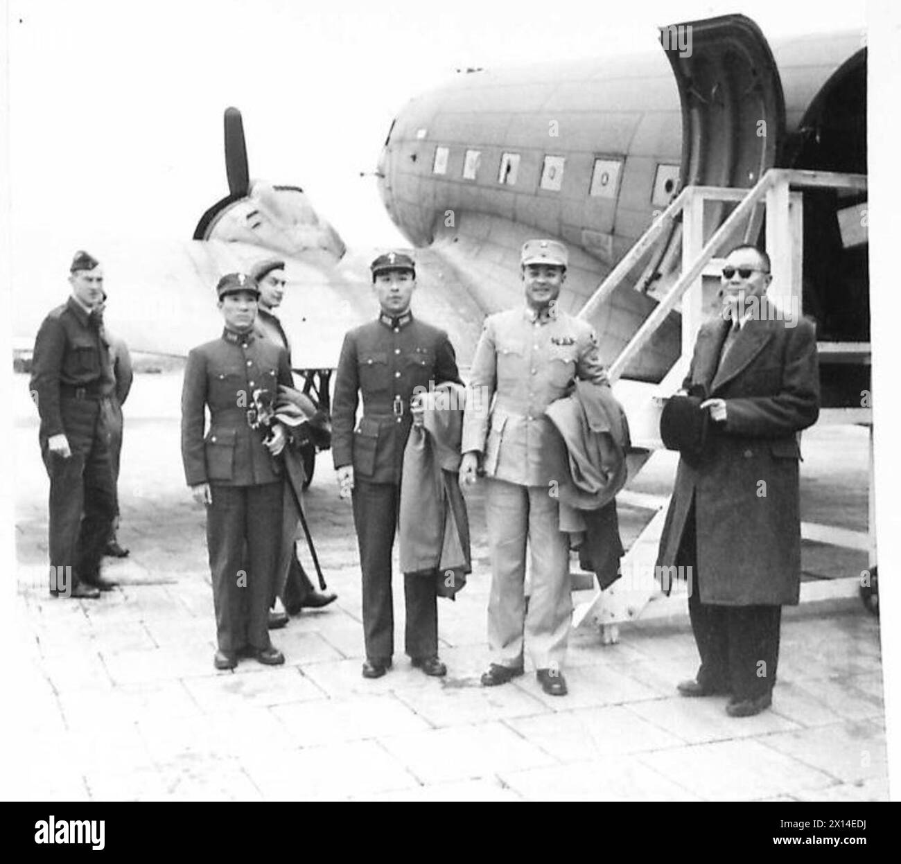 CHINESE GENERAL VISITS HAMBURG - Pictures show Major General Feng Yee ...
