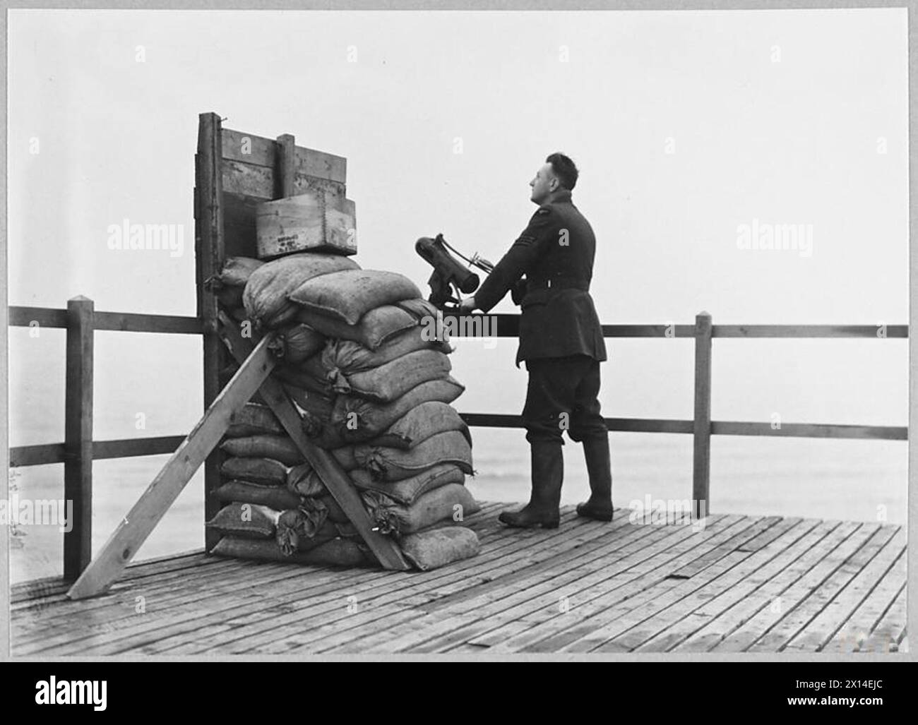 Air machine gunners train hi-res stock photography and images - Alamy