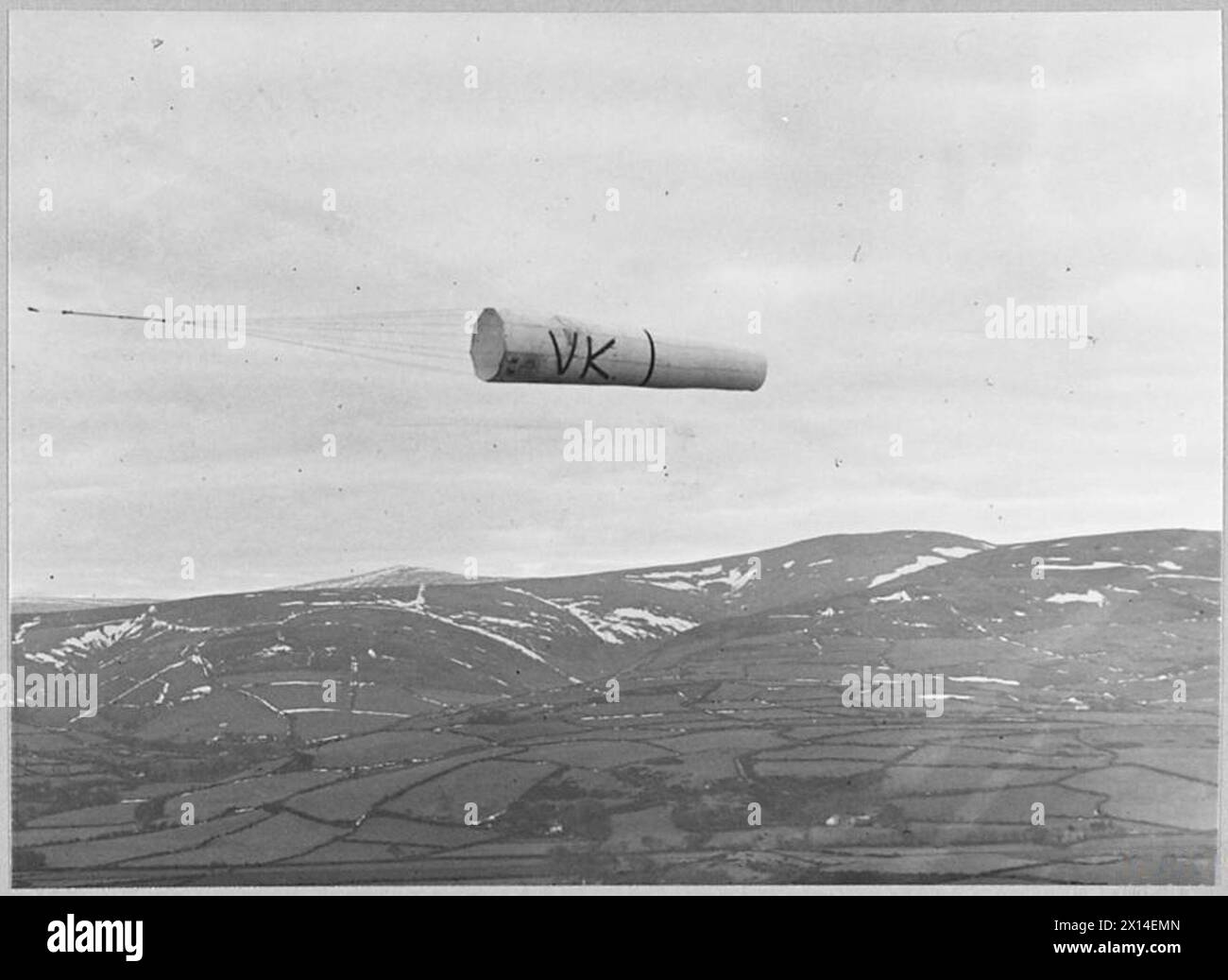 ROYAL AIR FORCE AIR GUNNERS IN TRAINING : AT AN AIR GUNNERS' SCHOOL ...