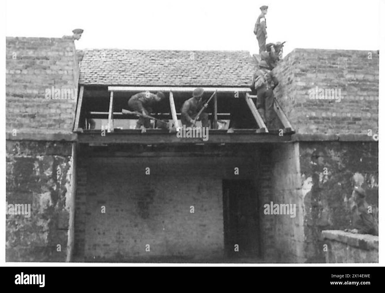 MAJOR GENERAL JOHNSON VISITS GLASGOW HOME GUARD FIGHTING SCHOOL - Home ...
