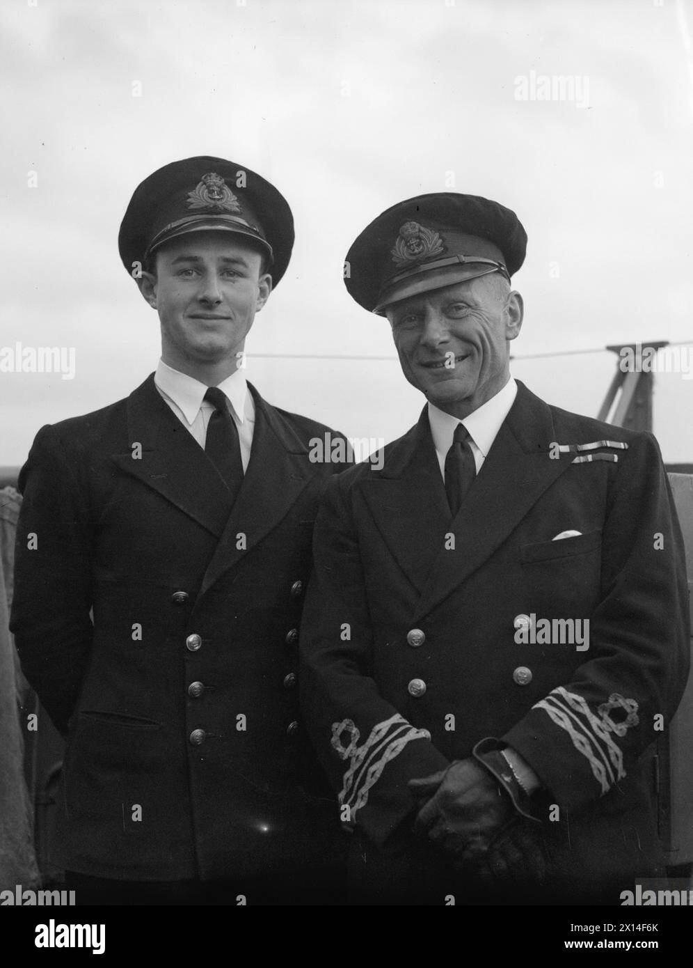 DESTROYER RAMS U-BOAT. 12 OCTOBER 1943, GREENOCK. HMS KEPPEL, ONE OF ...