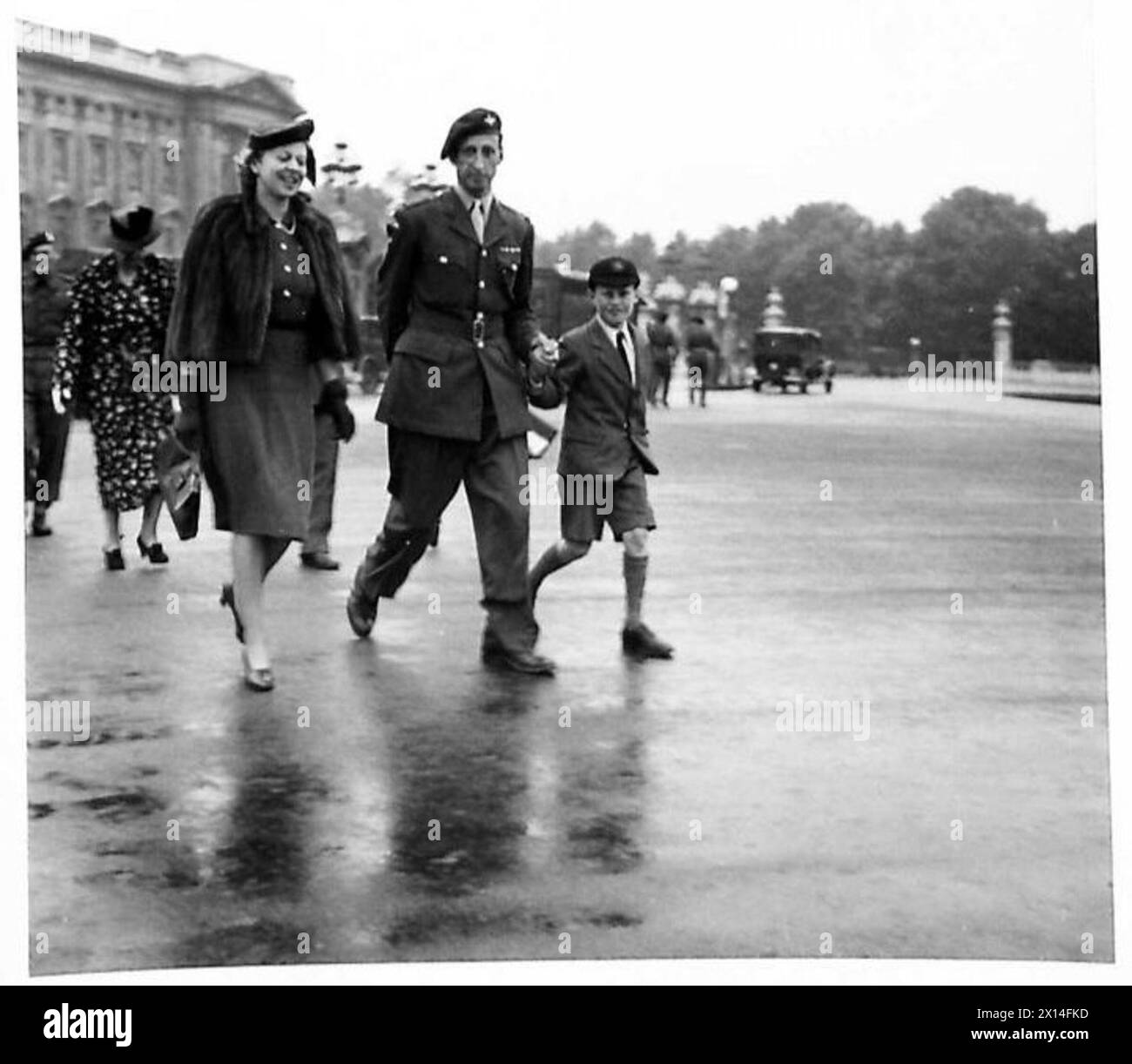 BRITISH 6TH AIRBORNE DIVISION : INVESTITURE - Lieutenant Colonel R.G ...
