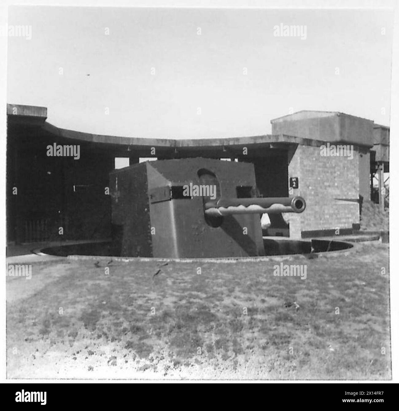 Photograph showing guns and defensive installations at Dover ...