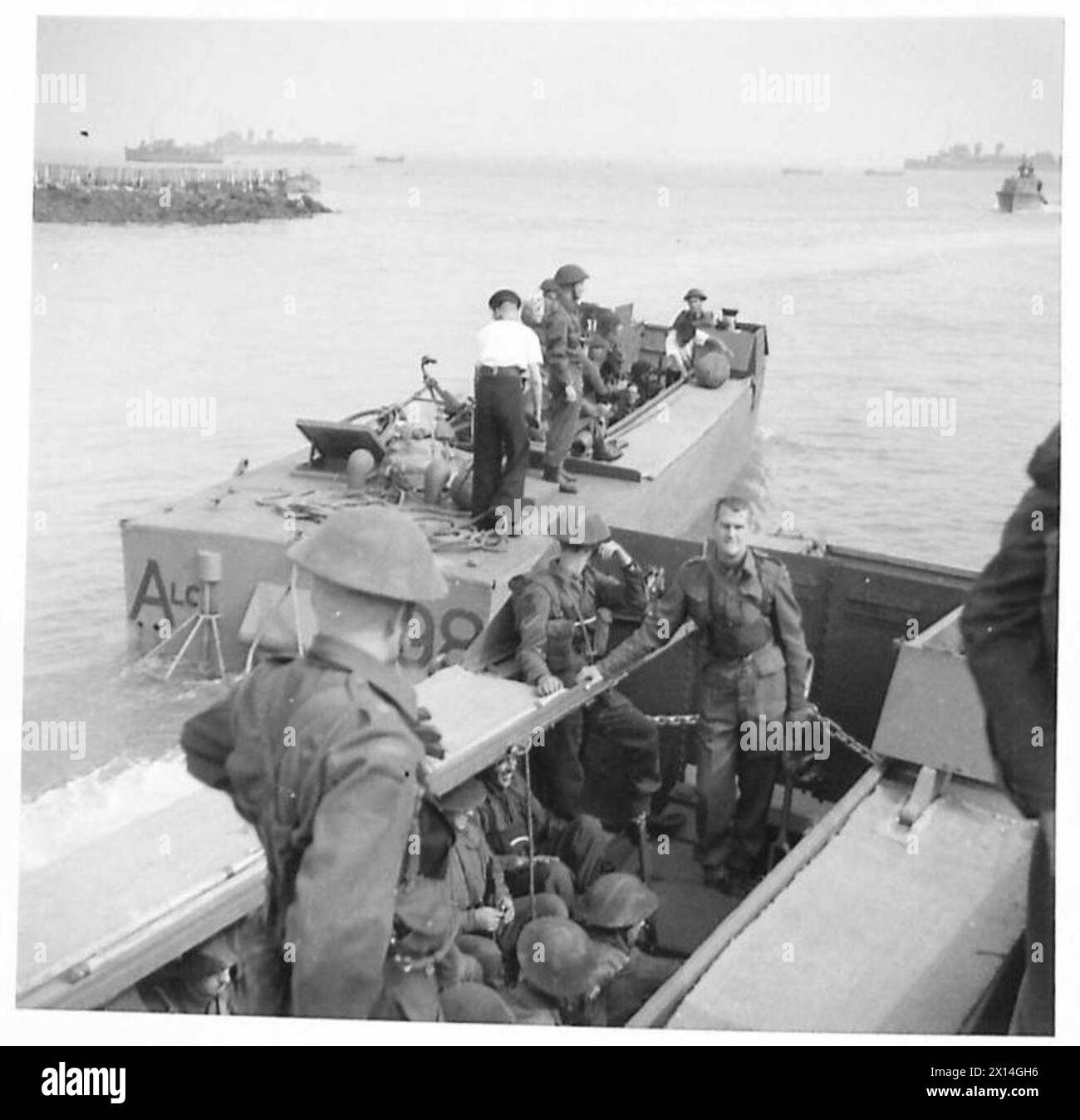 TRAINING FOR COMBINED OPERATIONS - Canadian troops embarking in landing ...