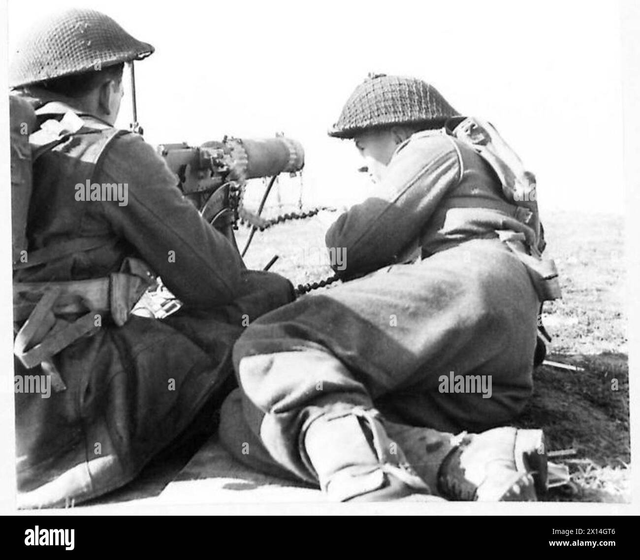 FIFTH ARMY : ANZIO BRIDGEHEAD : VICKERS MACHINE GUNNERS - Cpl. Towner ...