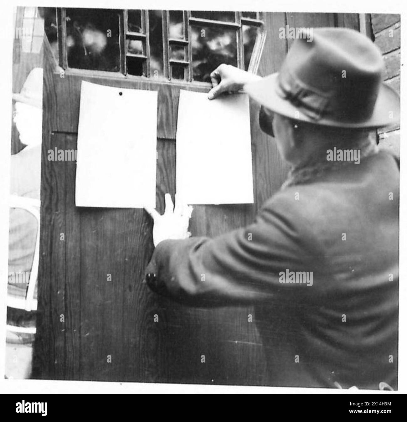 GERMAN CIVILIANS UNDER MILITARY GOVERNMENT - House Wardens putting up ...