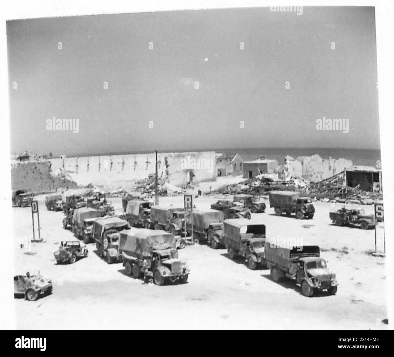 Lorries loading Cut Out Stock Images & Pictures - Alamy