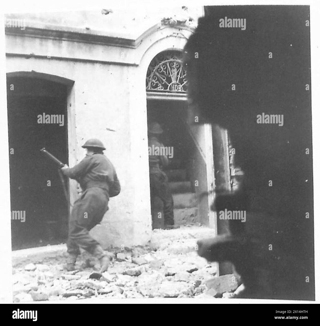 Royal Fusiliers soldiers conduct searches of empty houses in Italy as ...