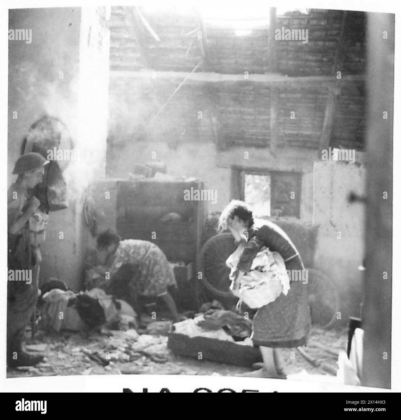 INVASION OF ITALY : NAPLES AREA FIFTH ARMY LANDS IN SALERNO BAY - An ...