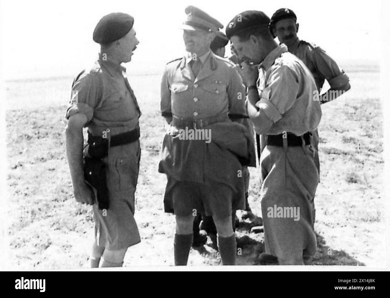 DIVISIONAL COMMANDER VISITS GRENADIER GUARDS - General Keightley ...