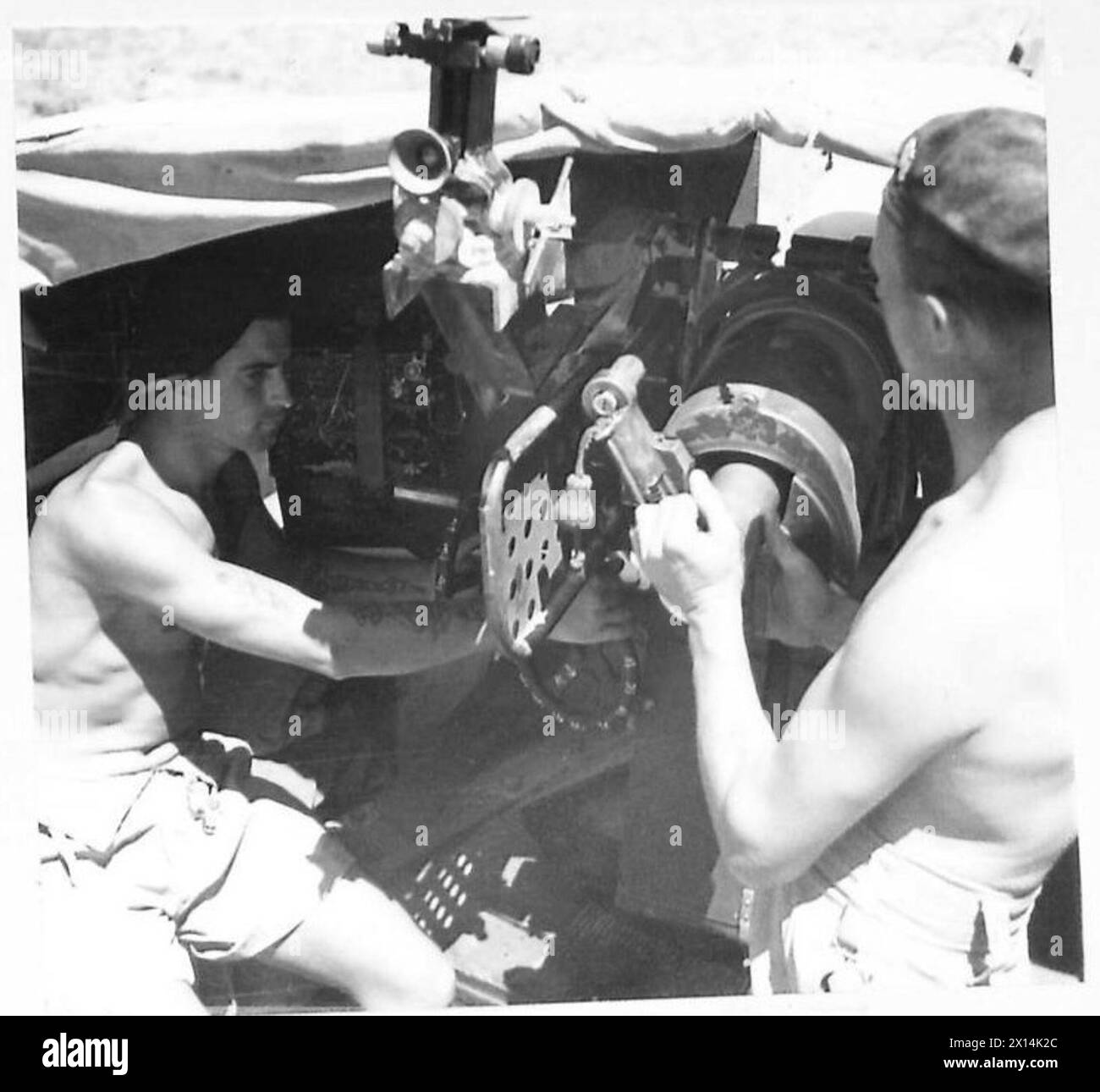 EIGHTH ARMY : RECCE TROOPS FORGE AHEAD - The leader and gun layer in ...