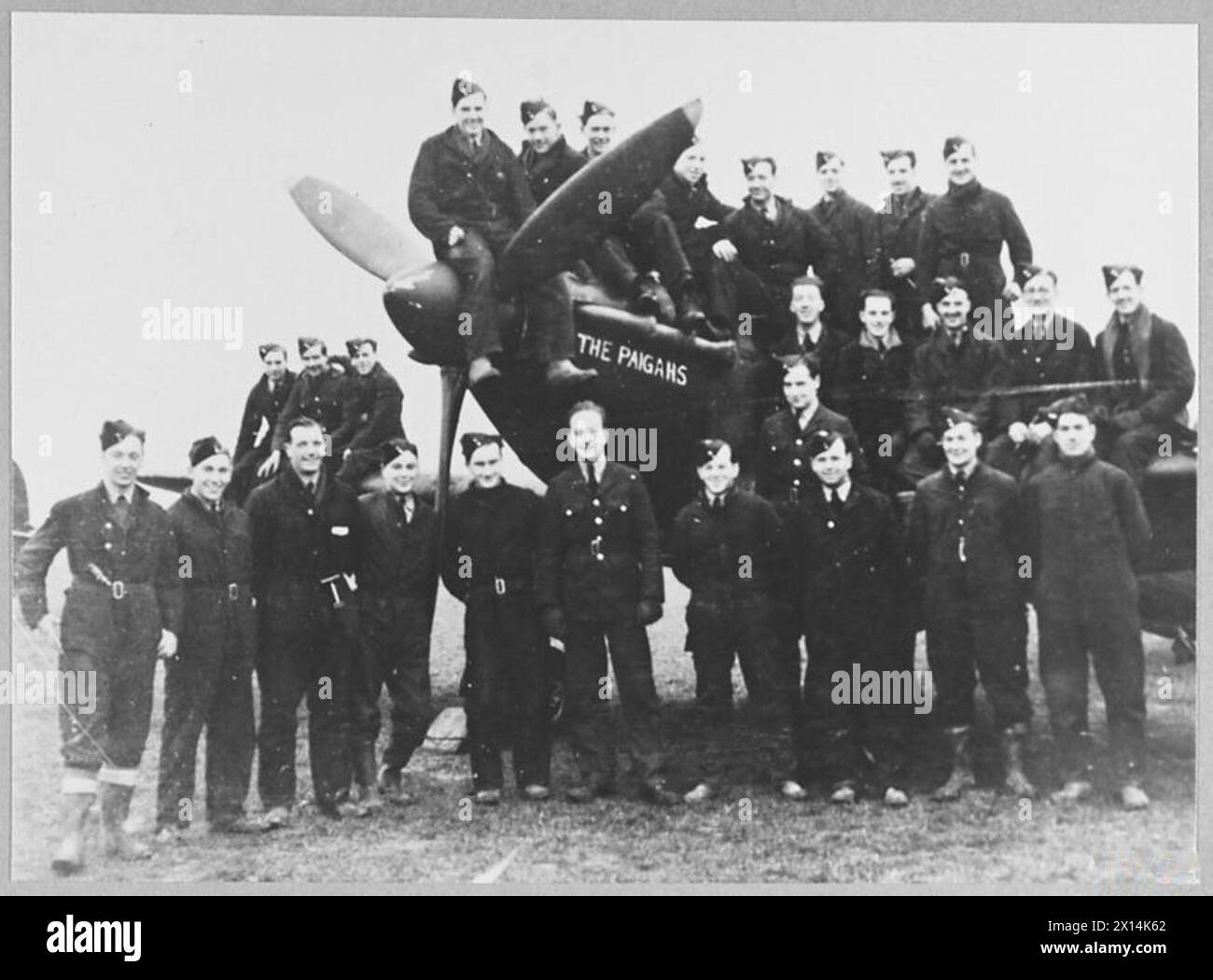 HYDERABAD III : FIGHTER SQUADRON [NO.253] - 4391. The ground crew of ...
