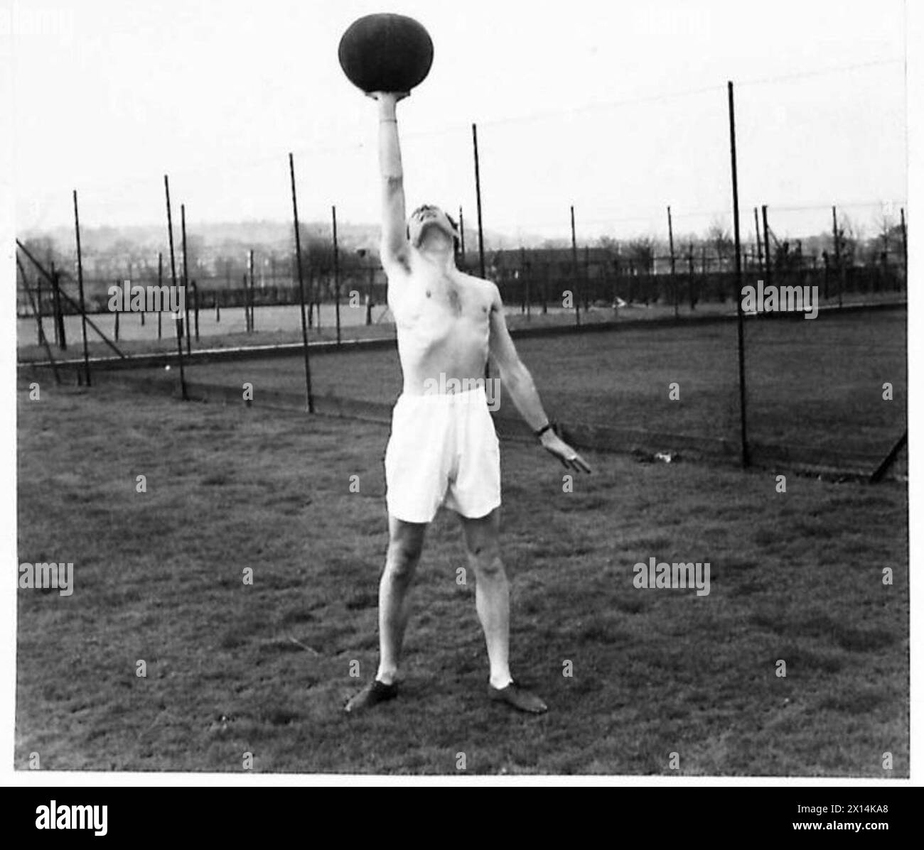 Lieutenant Colonel Harper and Army P.T. instructors demonstrate ...