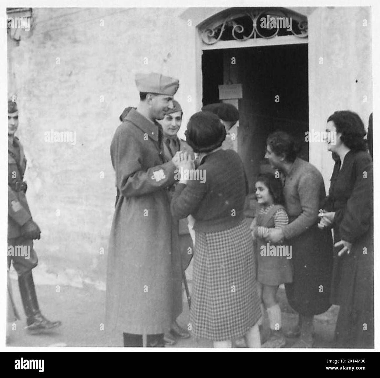 PRINCE UMBERTO VISITS THE ITALIAN PEOPLE - HRH Prince Umberto chats ...