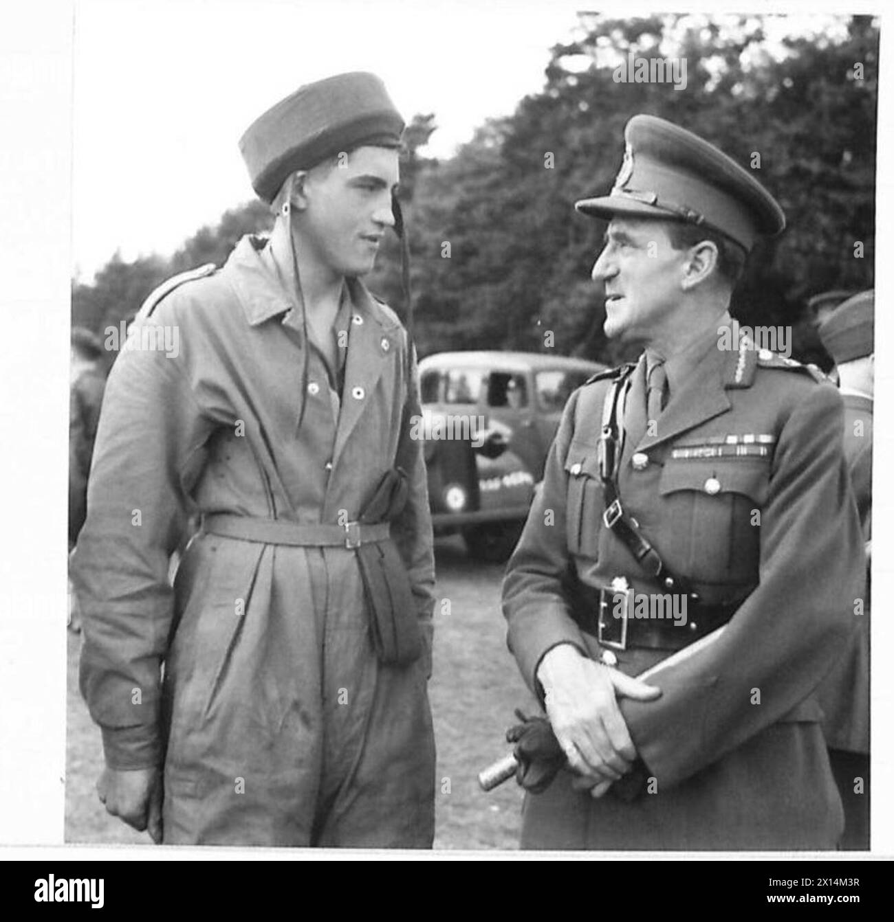 ARMY AND AIR FORCE COMMANDERS WATCH PARATROOPS IN TRAINING - The C-in-C ...