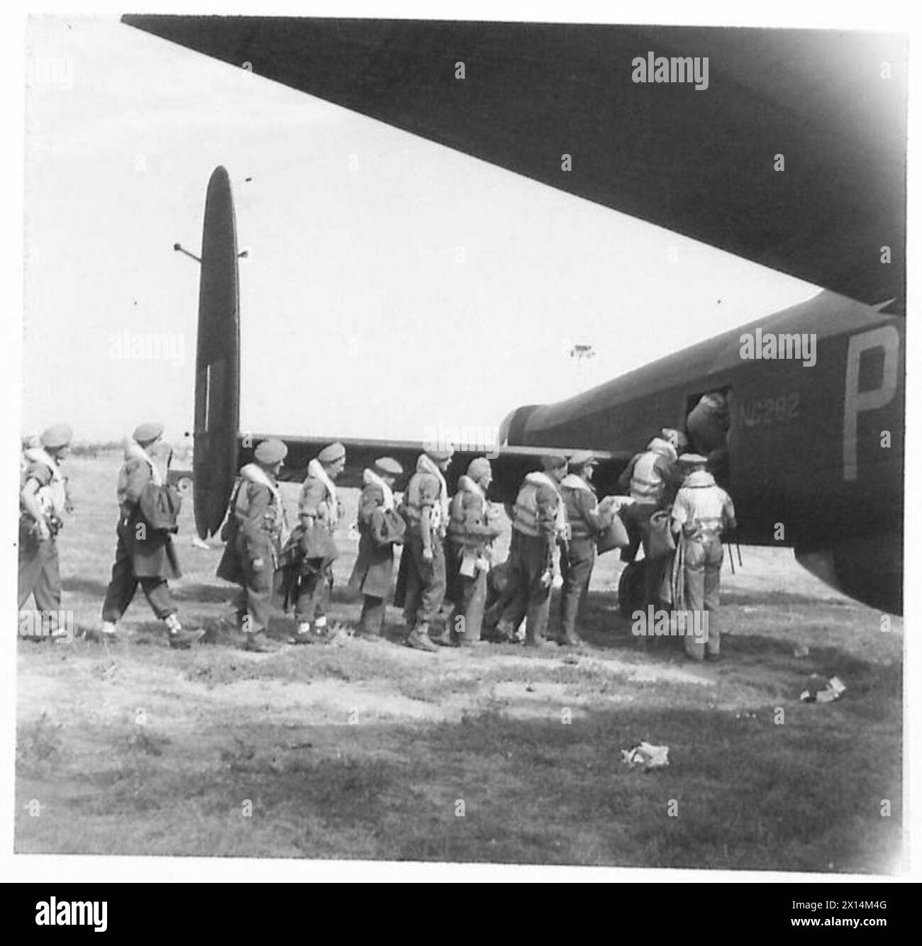 Military return home Black and White Stock Photos & Images - Alamy