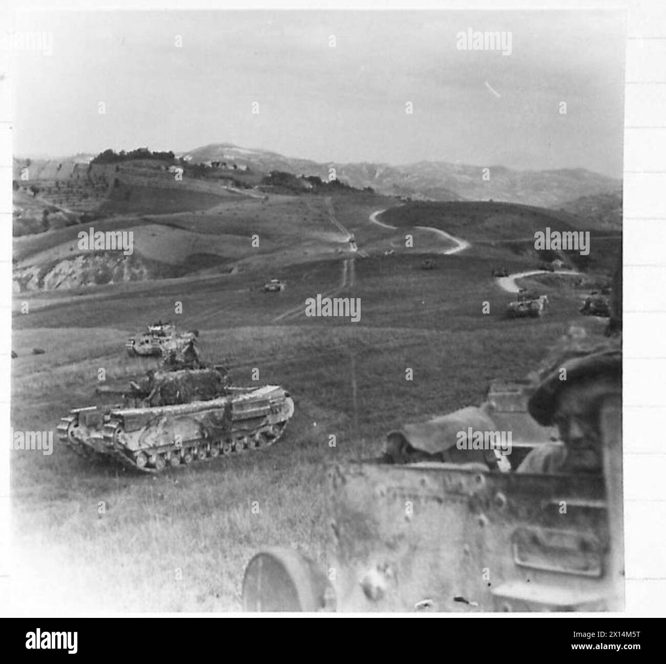 EIGHTH ARMY : IN SIGHT OF THE GOTHIC LINE - Churchill tanks of 51 Royal ...