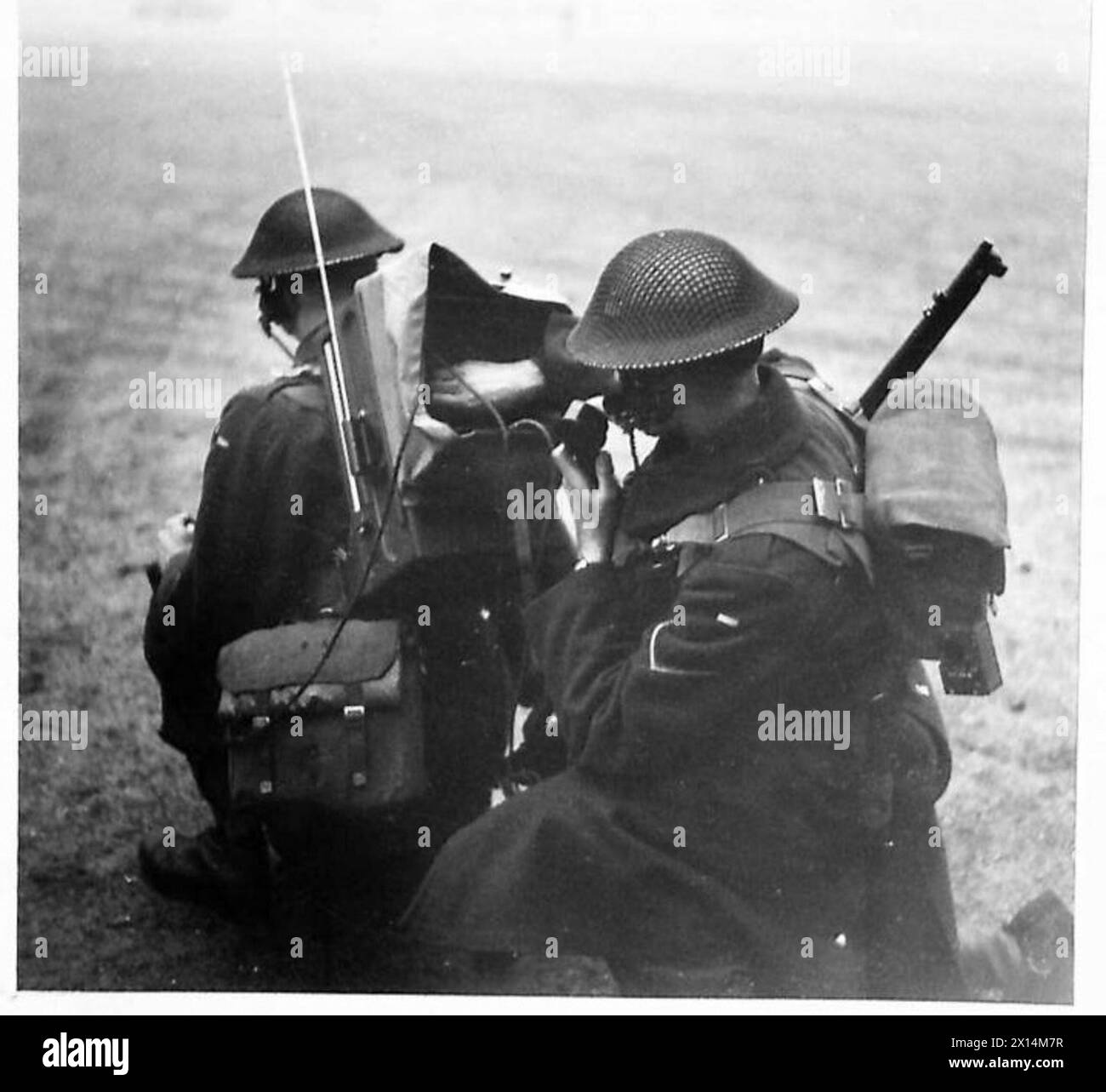 SIGNALMEN PHOTOGRAPHED FOR ARMY BOOKLET - Signalmen photographed going ...
