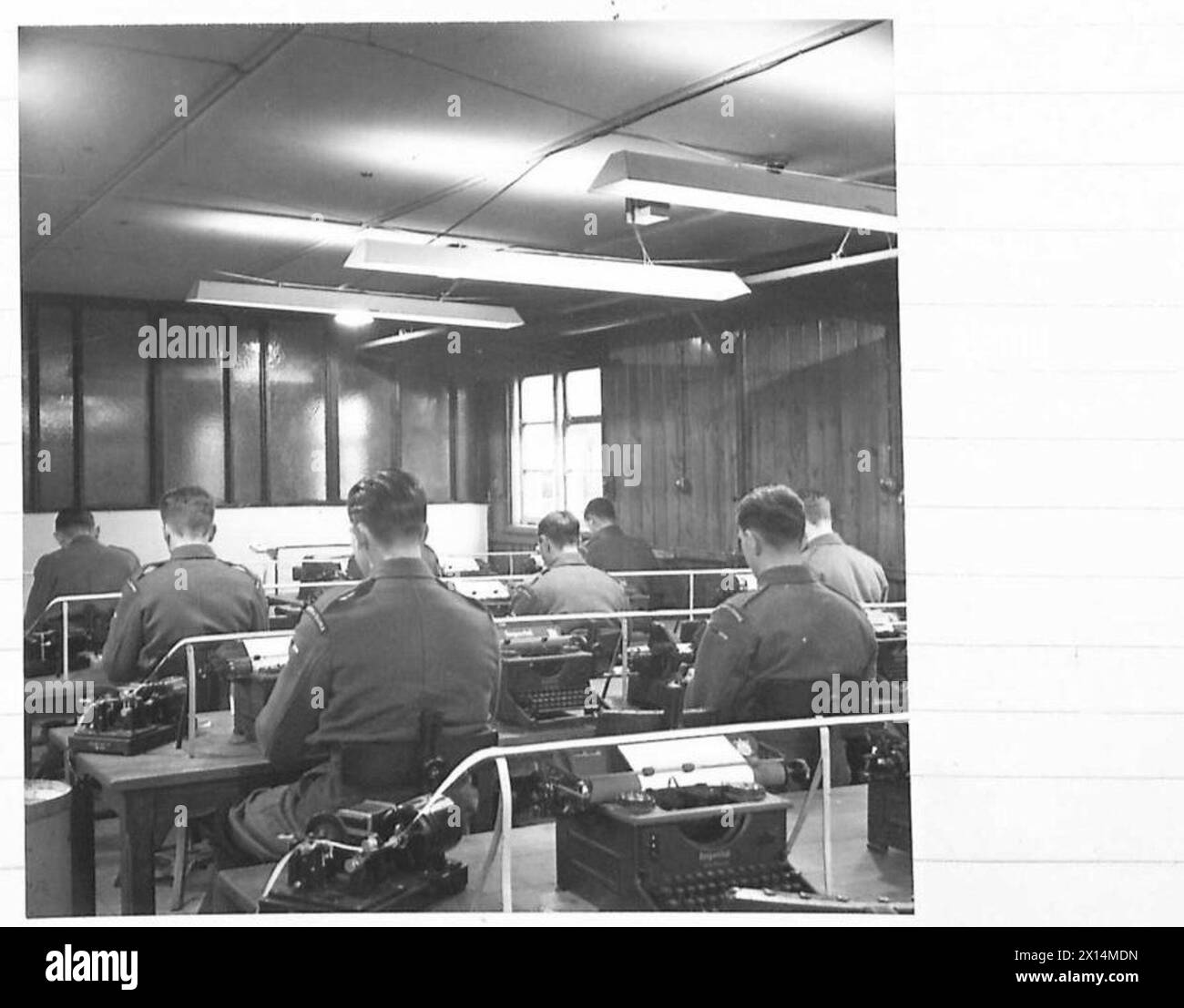 SIGNALS TRAINING CENTRE EQUIPMENT - Undulator reading , British Army ...