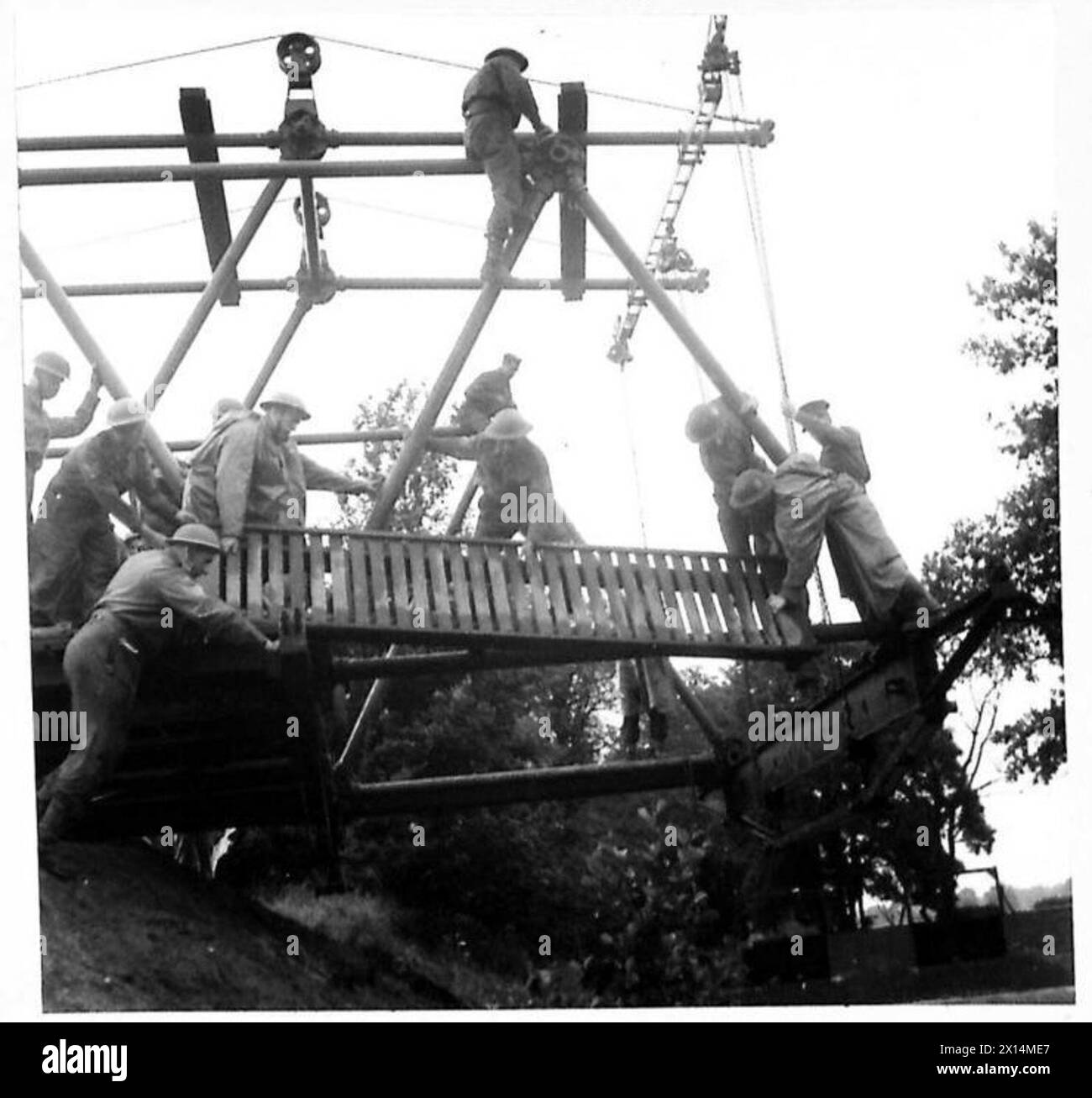 NCOs at the Military School of Engineering and School of Signals build ...