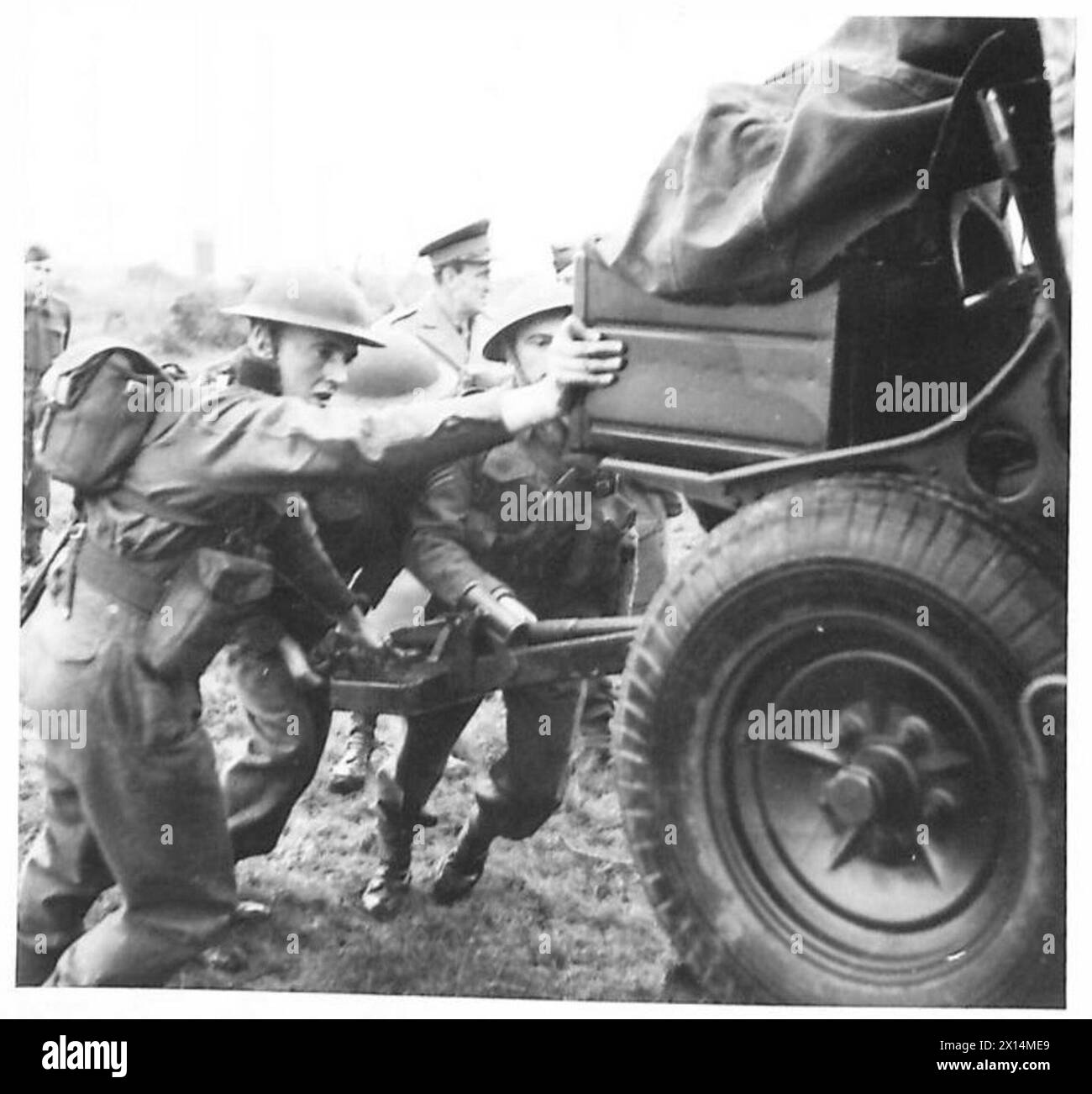 COMMANDER-IN-CHIEF HOME FORCES VISITS SOUTHERN COMMAND - The C-in-C and ...